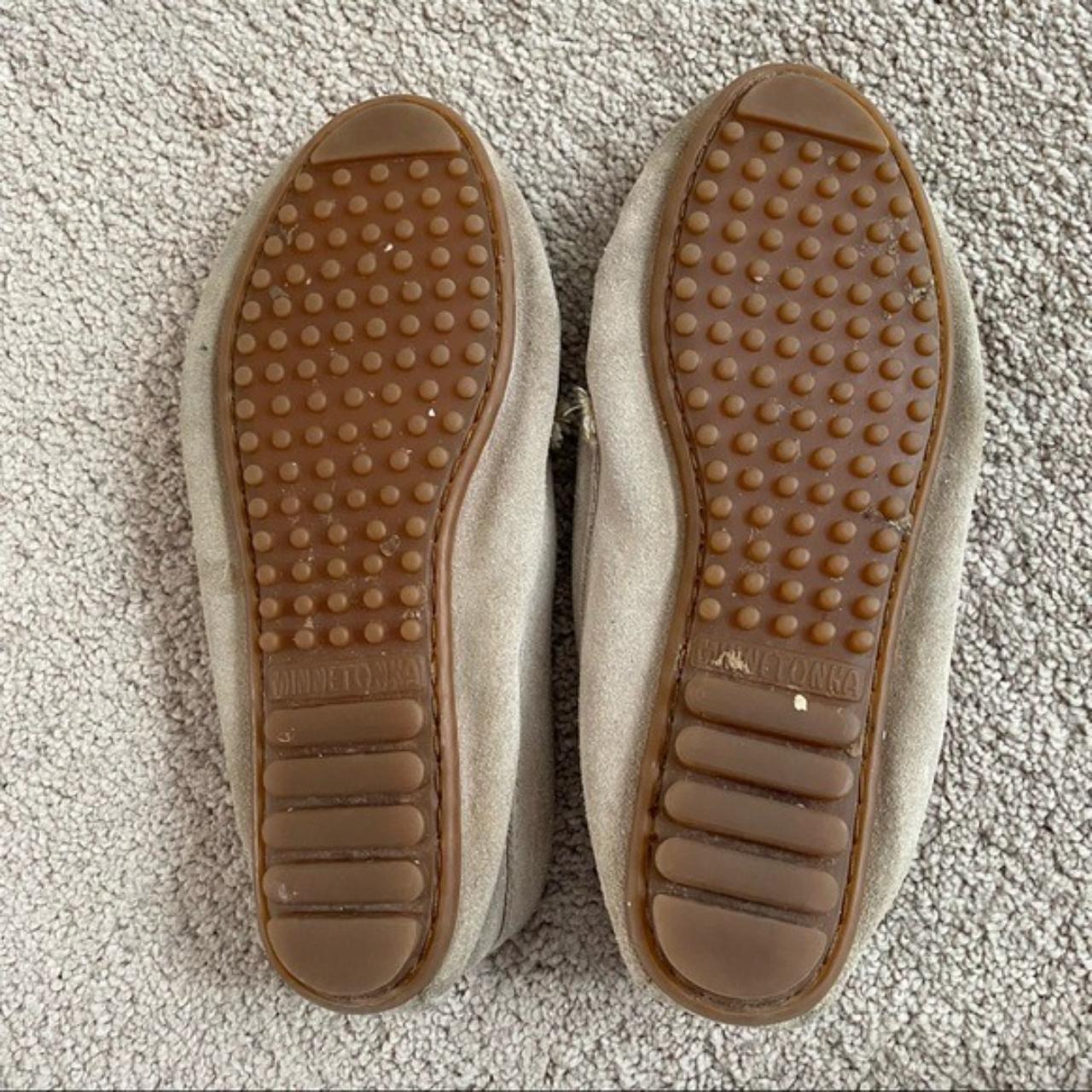 Minnetonka Women's Cream Slippers | Depop