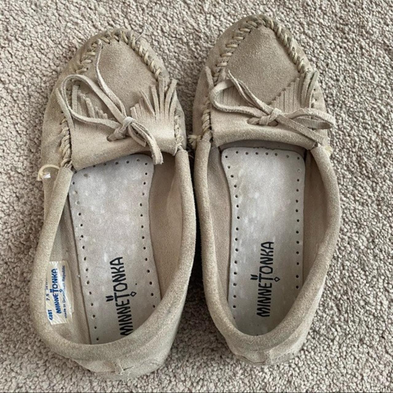 Minnetonka Women's Cream Slippers | Depop