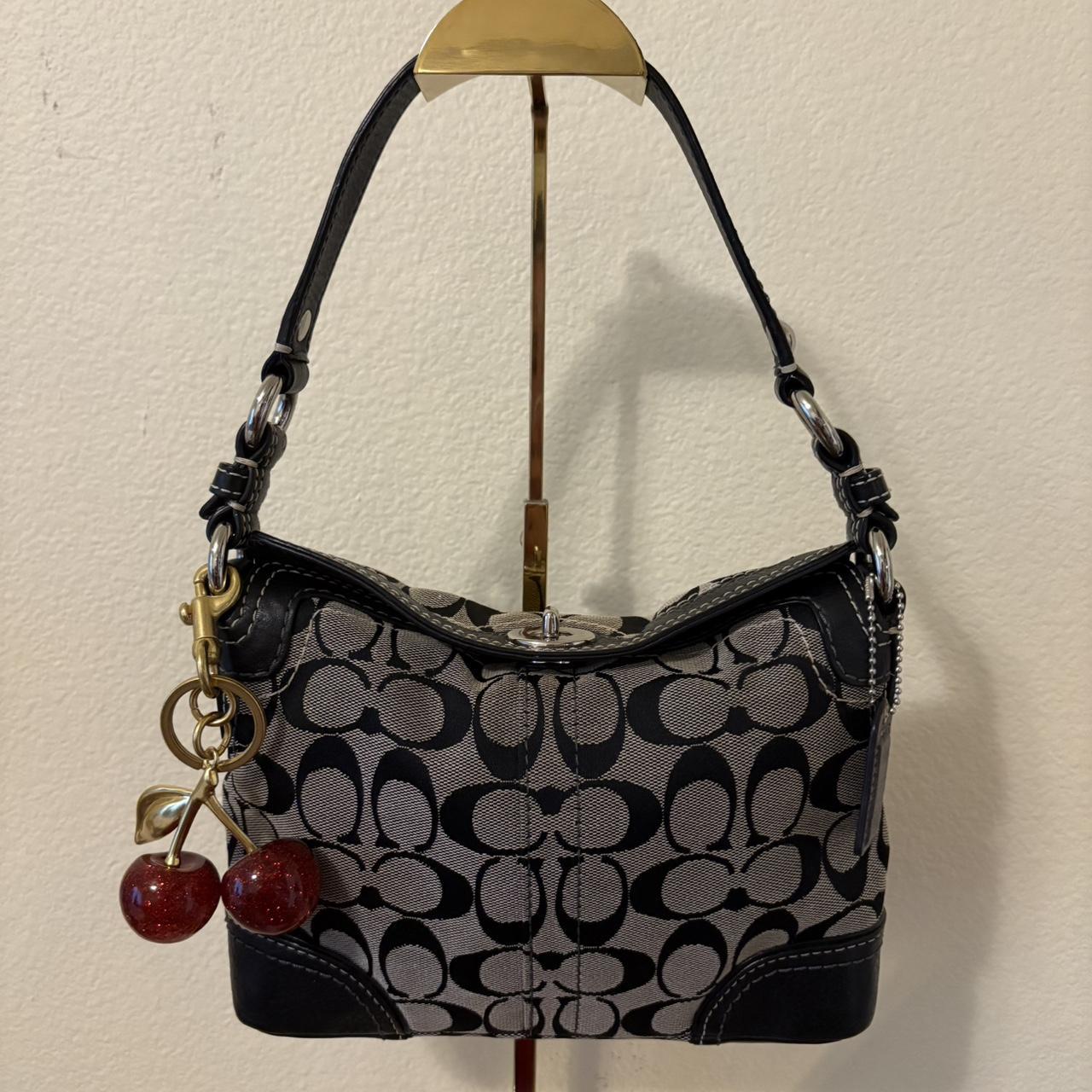 Coach Chelsea signature turnlock shoulder Bag 🎀 -... | Depop