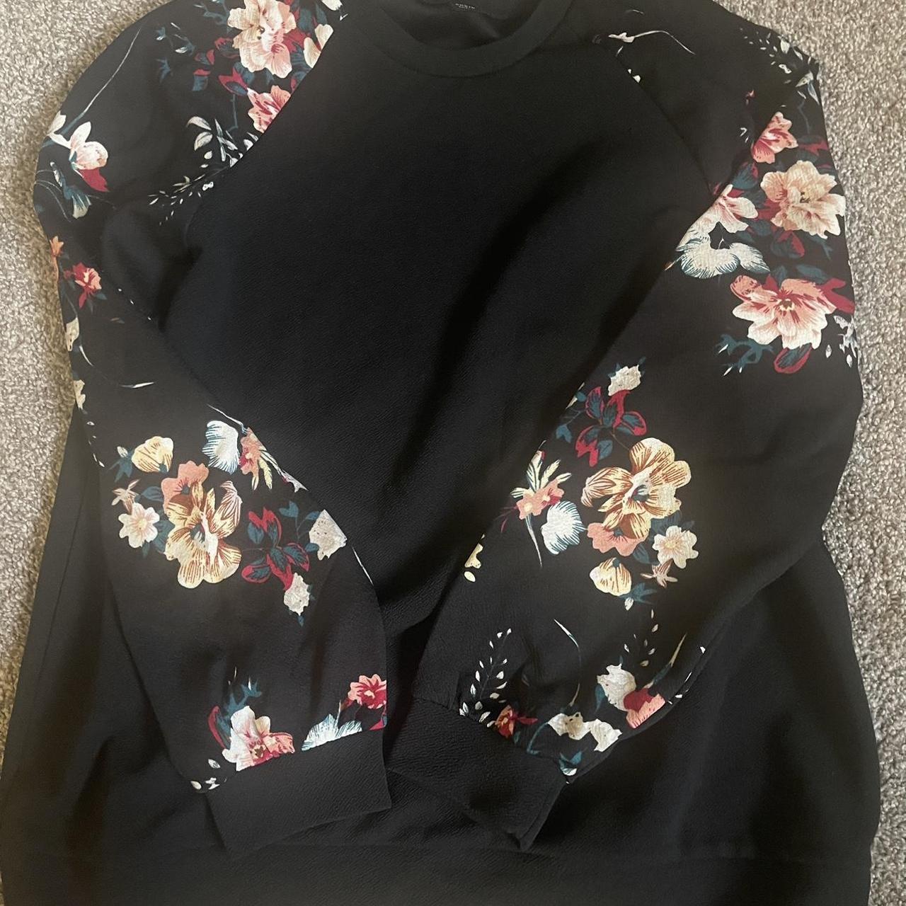 Shein sweater in 0X with flower pattern on sleeves - Depop
