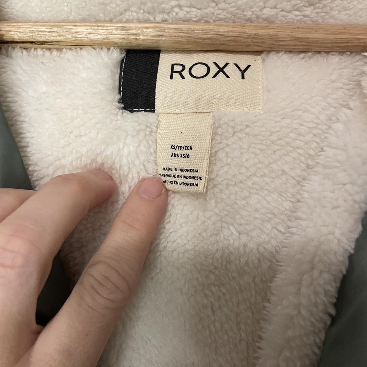 Roxy hooded puffer jacket (long). Size 6 (XS). Worn... - Depop