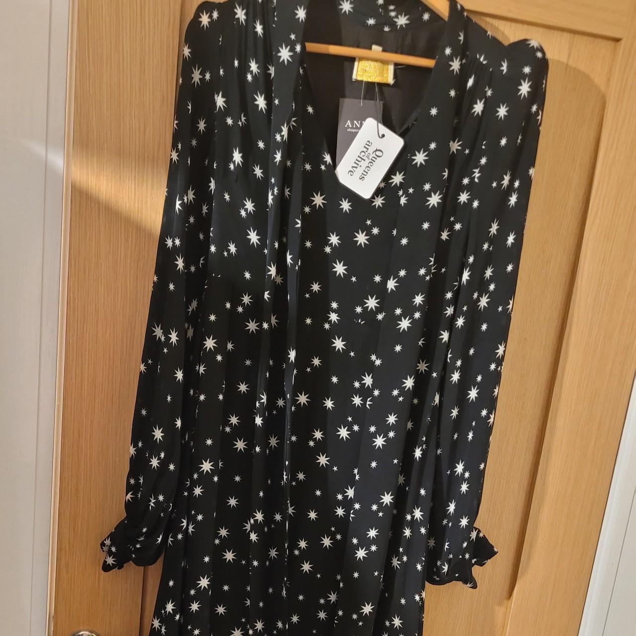 Queens of Archive Suzi Star Dress BNWT with long... - Depop