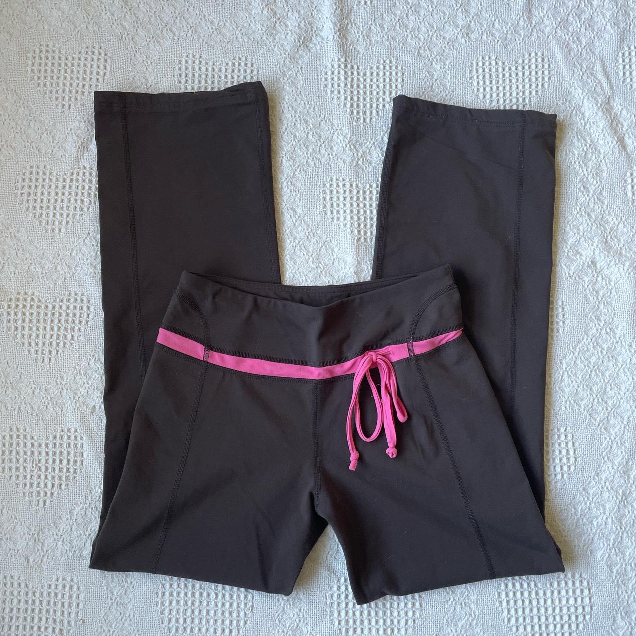 Cute brown mid rise yoga pants with a pink Burst of... - Depop