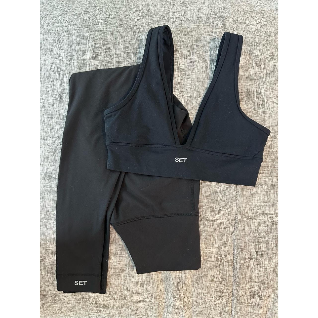 SETactive set in color “onyx”.. Sport body v neck... - Depop