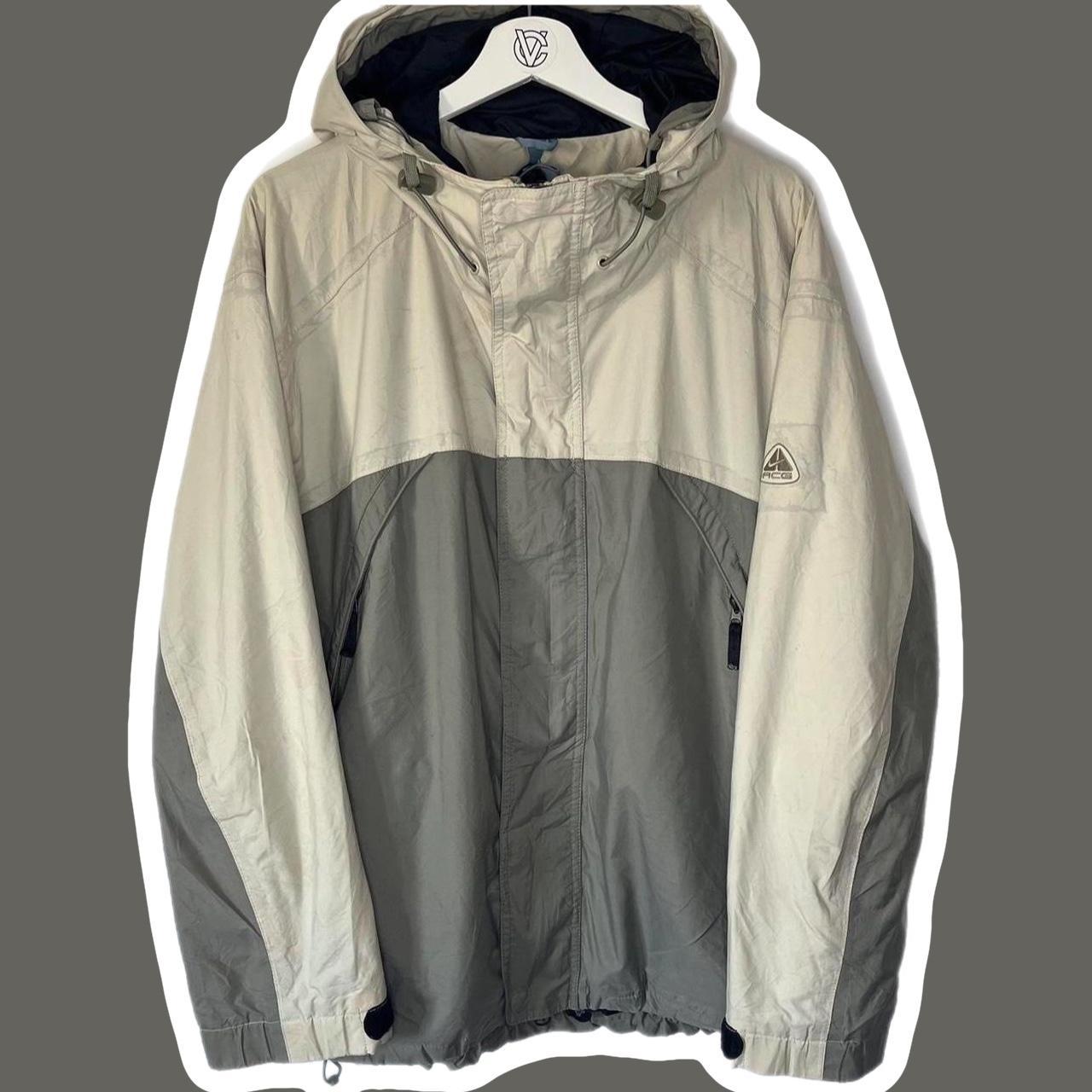 Nike ACG Men's Grey Coat | Depop