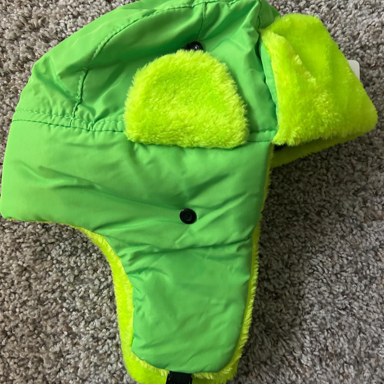Green winter hat new with tags on - Depop