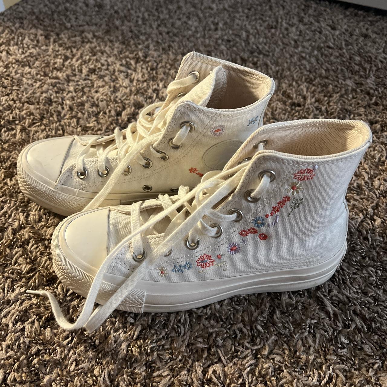 Converse Women's White and Cream Trainers | Depop