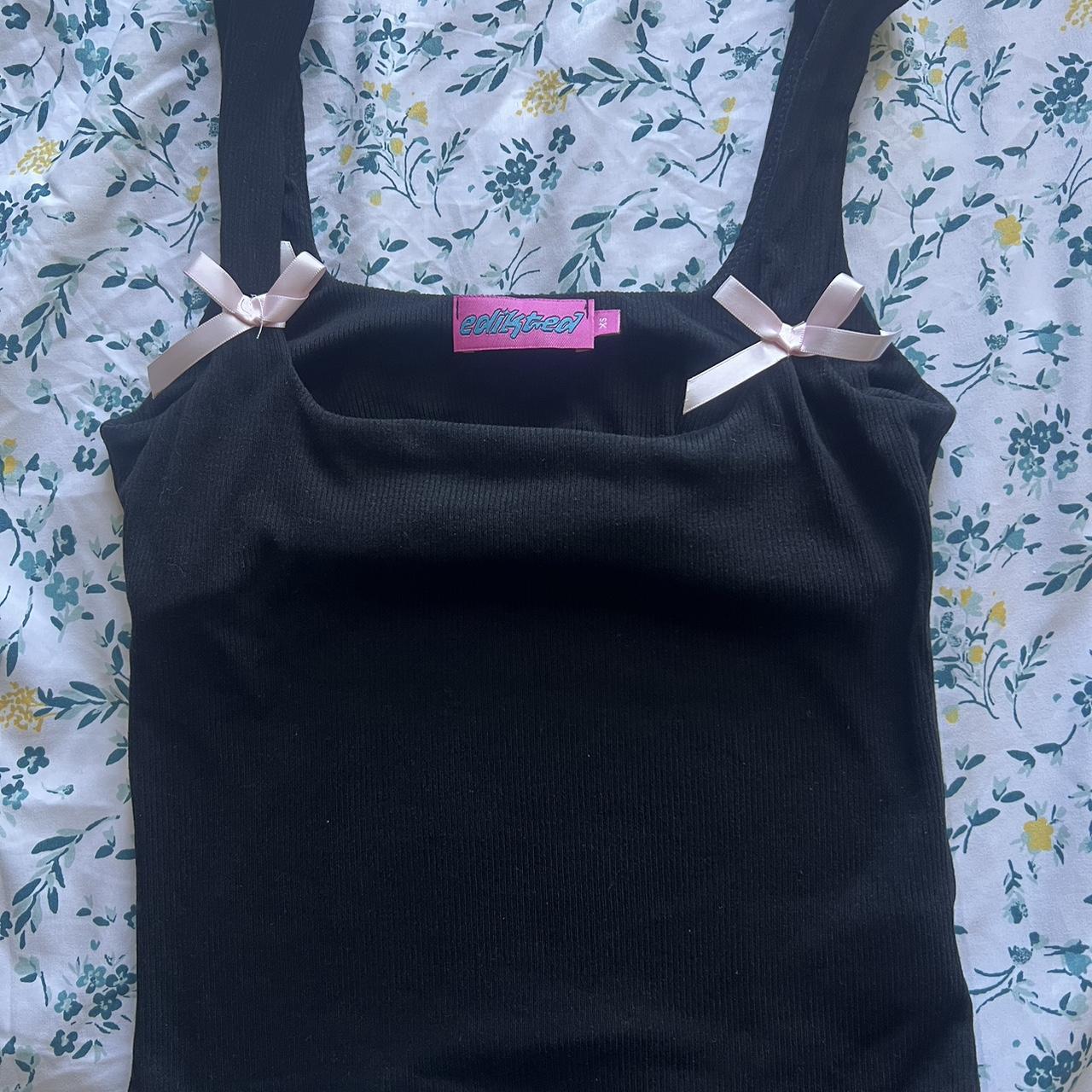 black edikted tank top w bows worn a few times - Depop