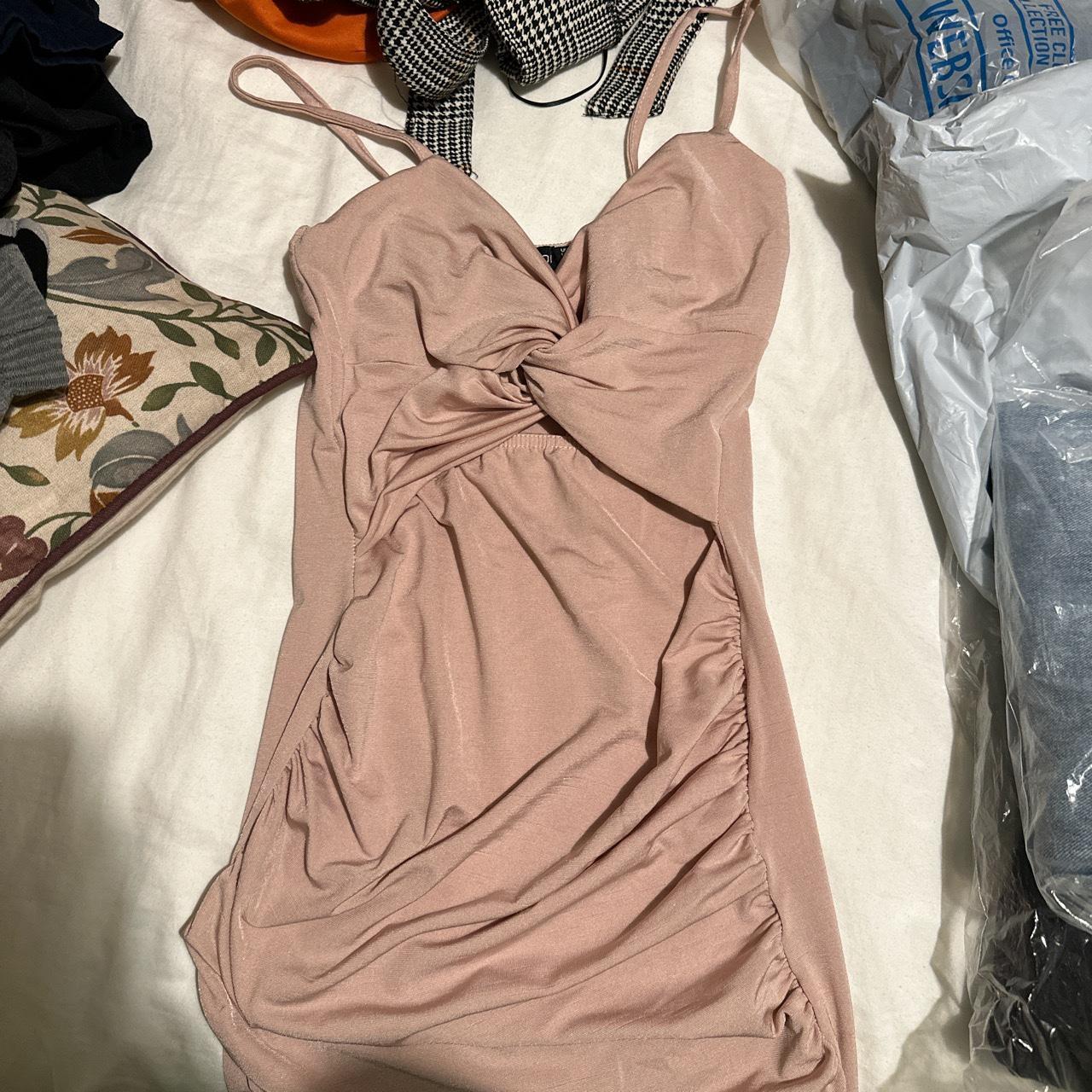 Boohoo size 6 dusty pink dress - Depop