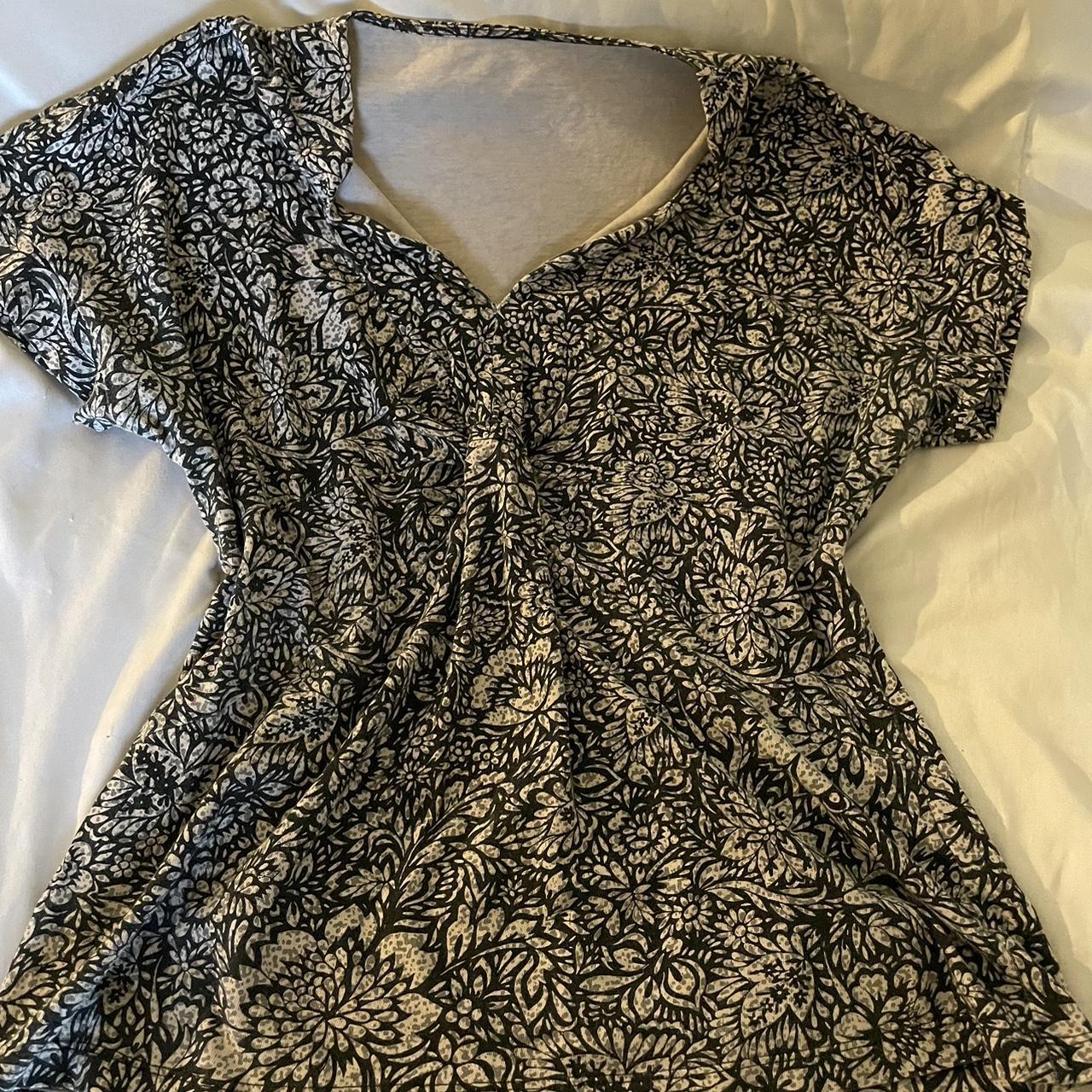 Black and grey top Front scrunch Super... - Depop