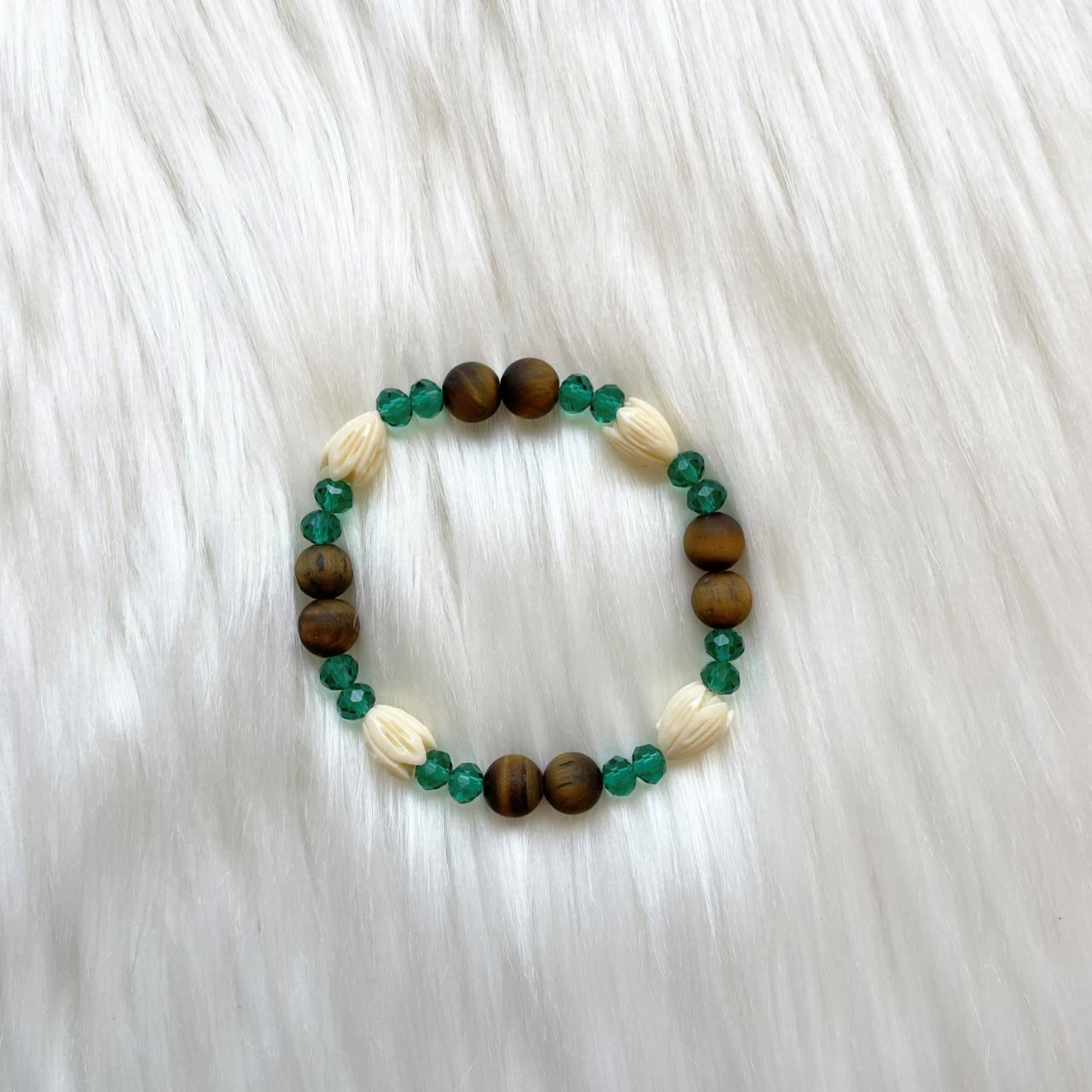 - Jasmine Flower Hawaiian Pikake Bead Tigers Eye... - Depop