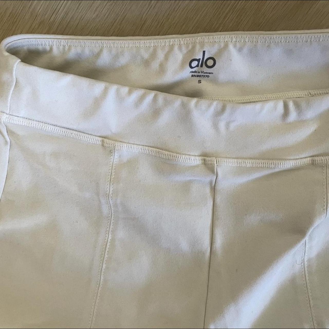 alo yoga flutter leggings in ivory full length split... - Depop alo yoga flutter leggings in ivory full length split... - Depop