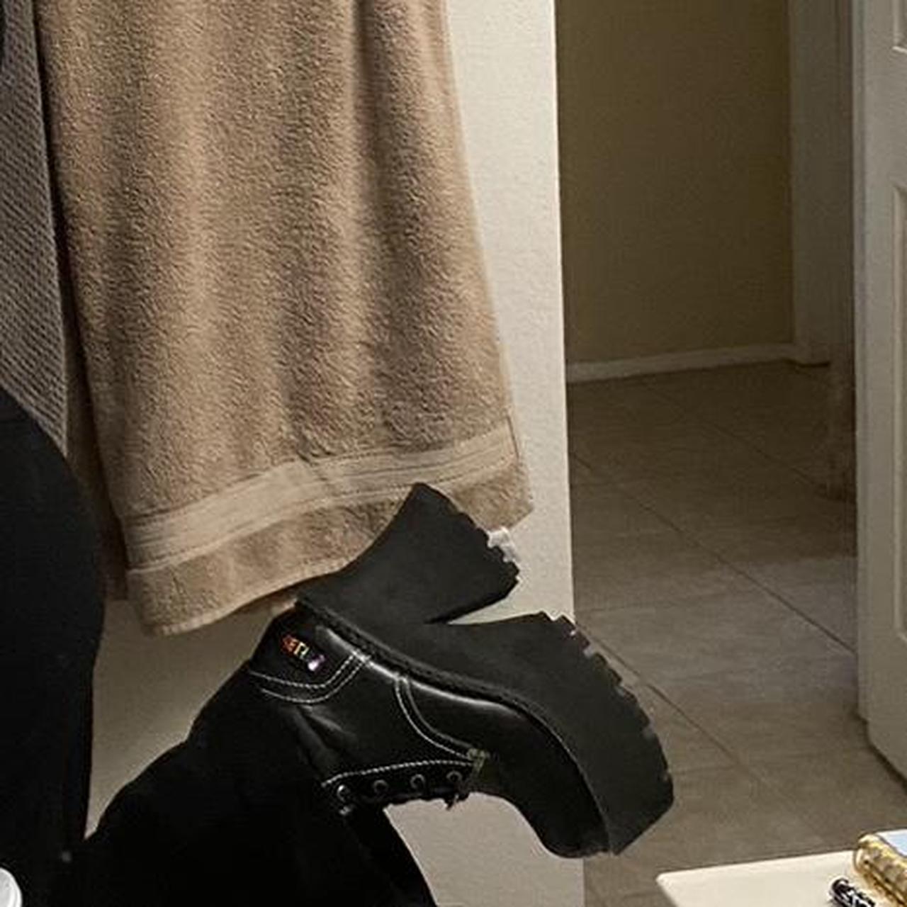 Delia’s Dark animal behavior platform boots Very... - Depop