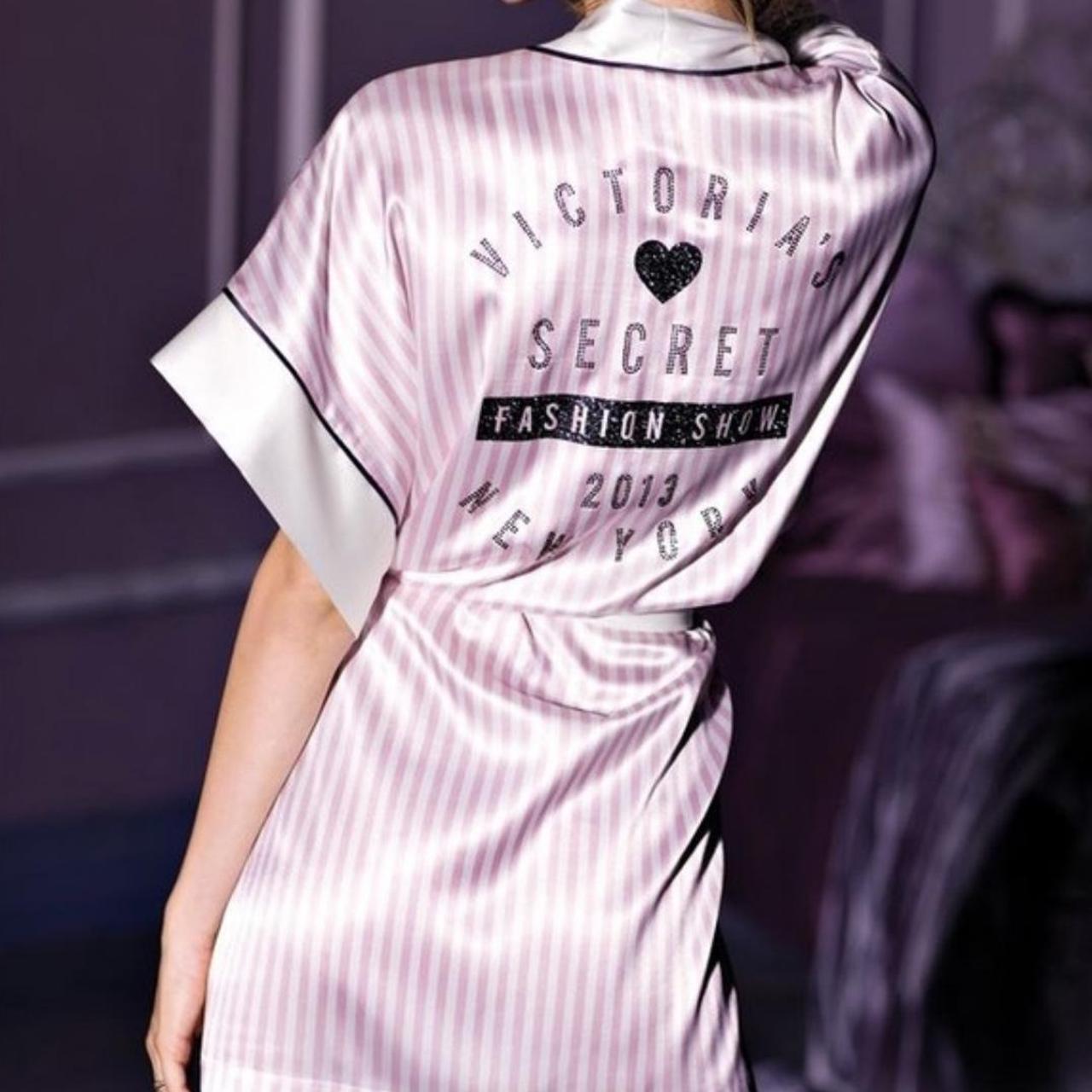 Victoria's Secret Women's Pink and White Robe | Depop