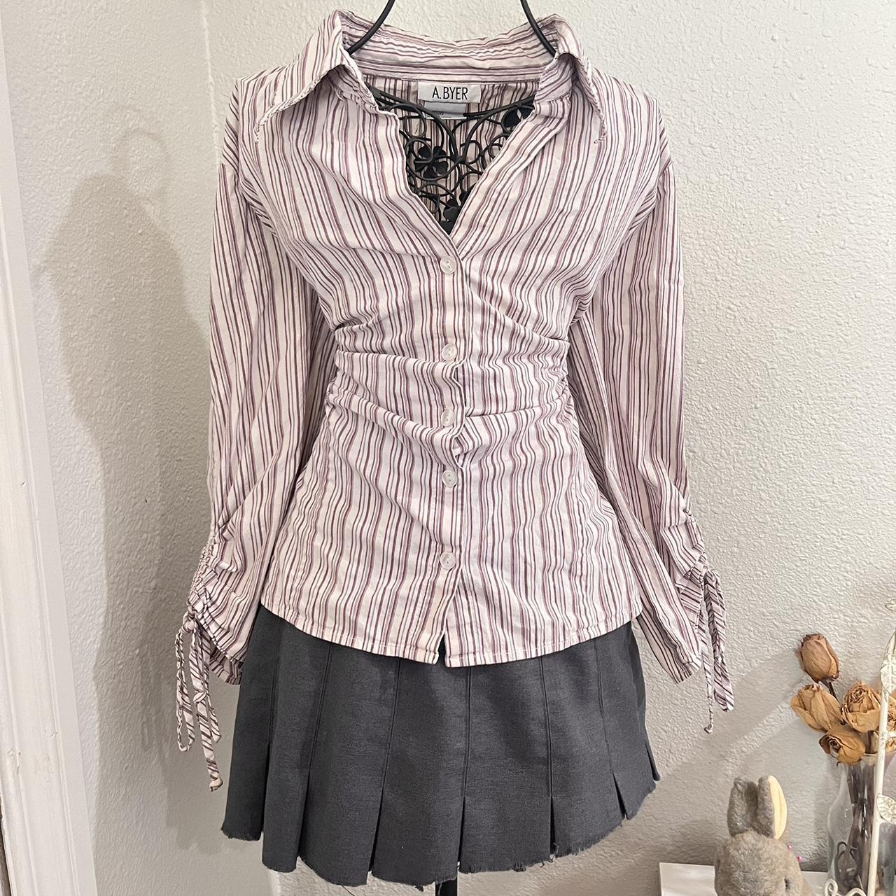 Office Siren Fitted Button Up 🦢 Super cute top... - Depop