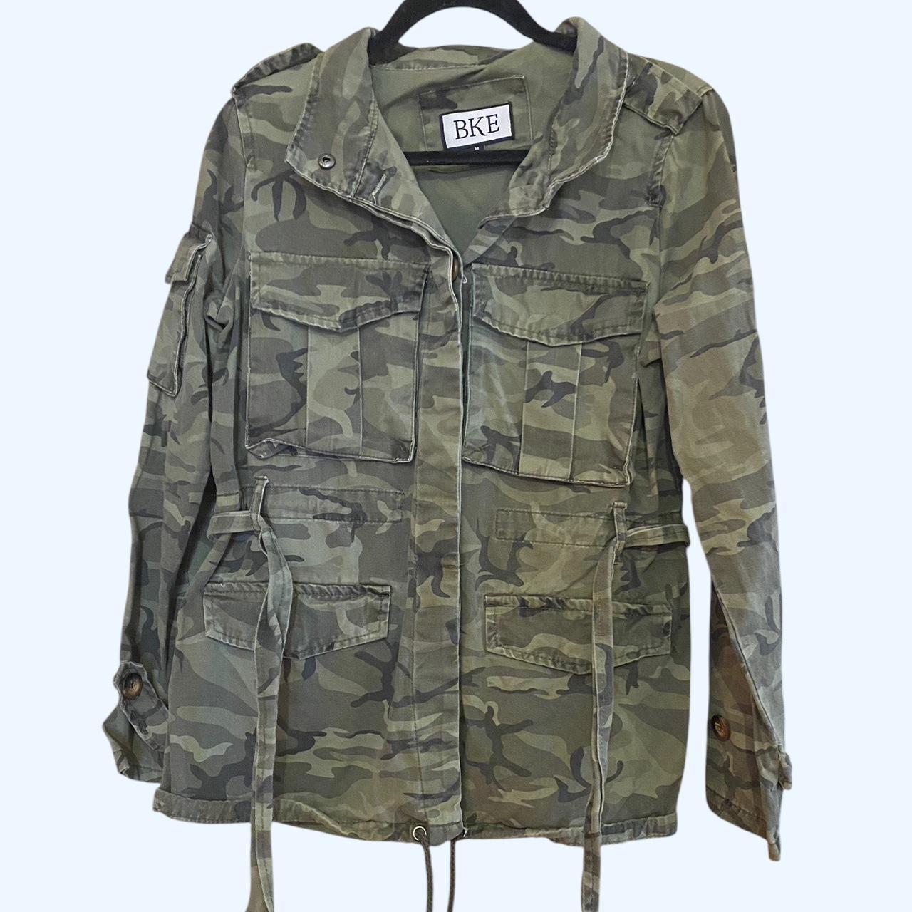 BKE Camo jacket with adjustable straps and pockets... - Depop