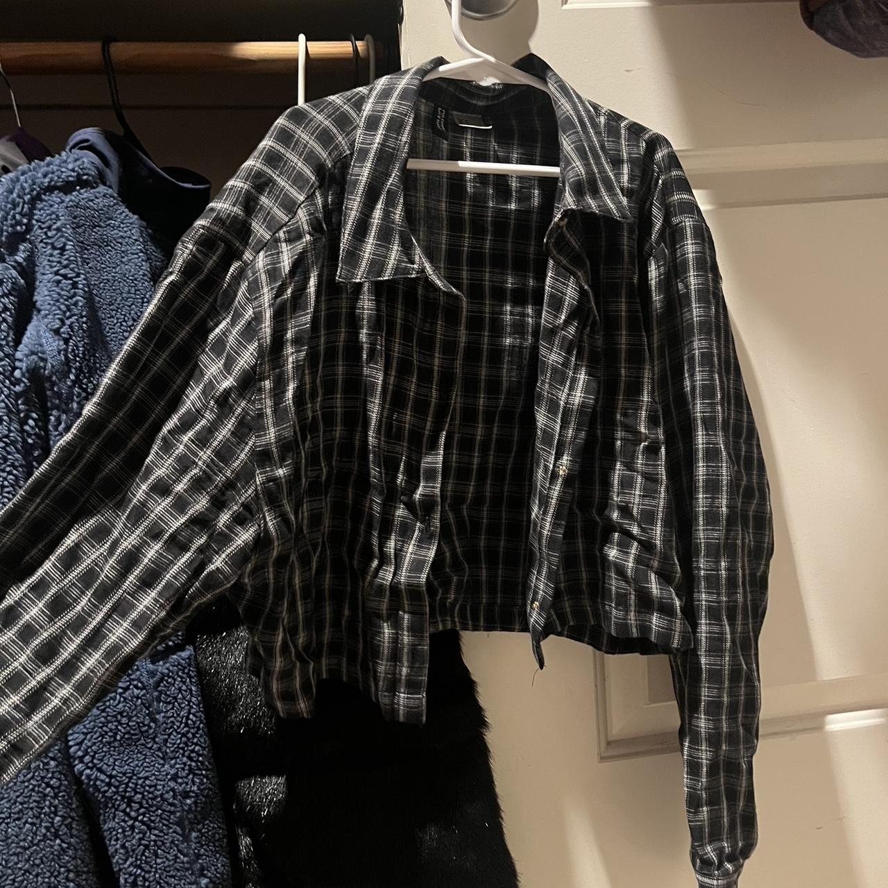 Cropped flannel White and black From h&m Size s - Depop