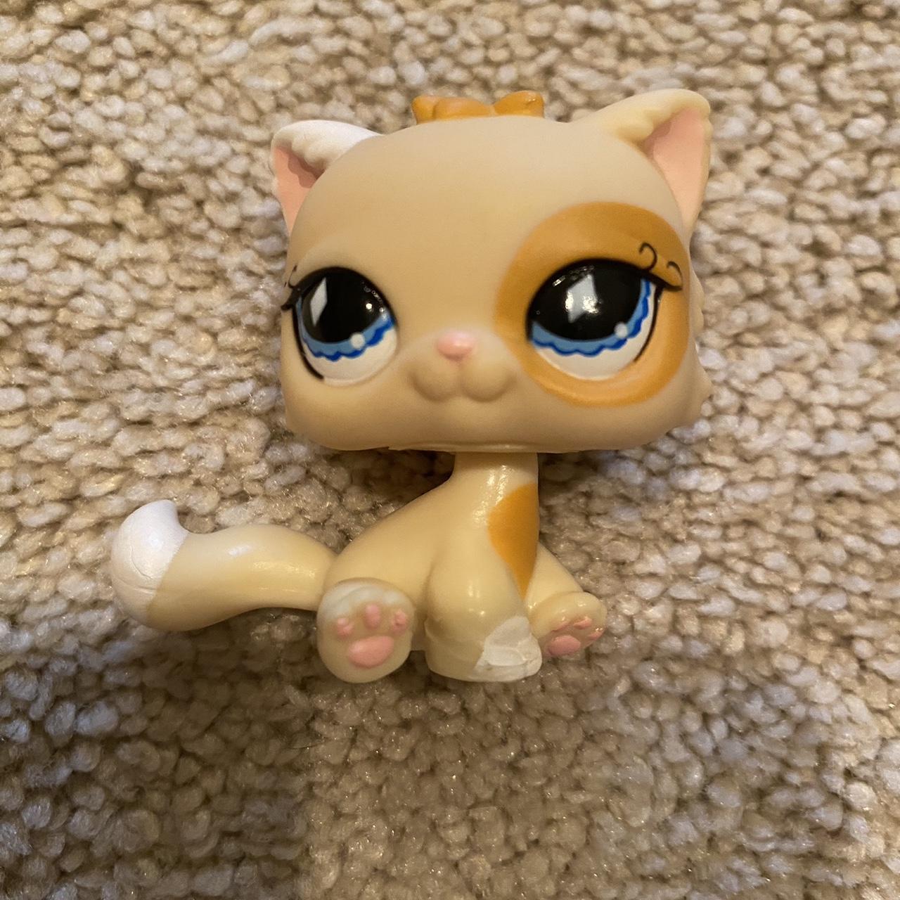 Littlest Pet Shop LPS Persian Cat with Blue Diamond... - Depop