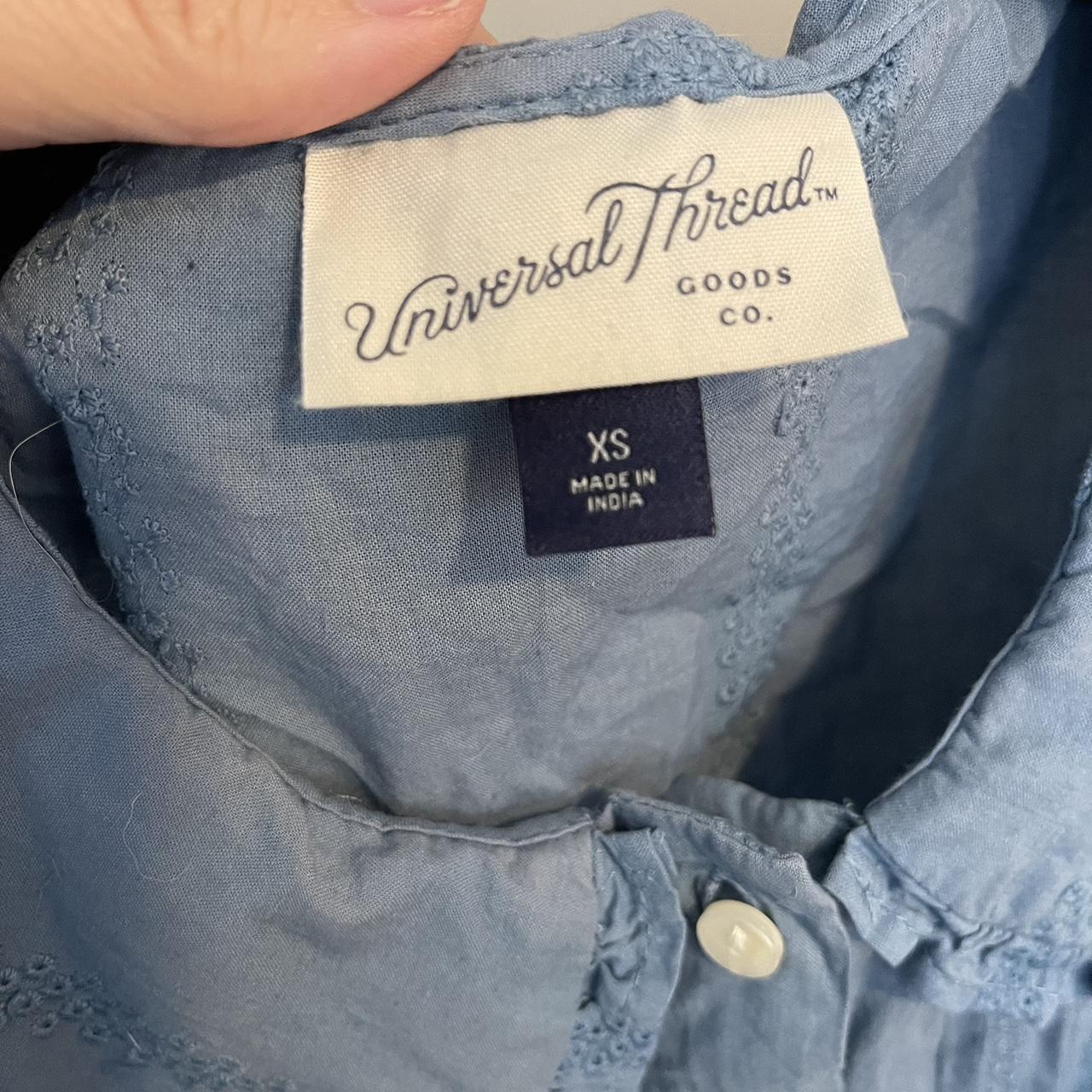 Universal Thread Women's T-shirt | Depop