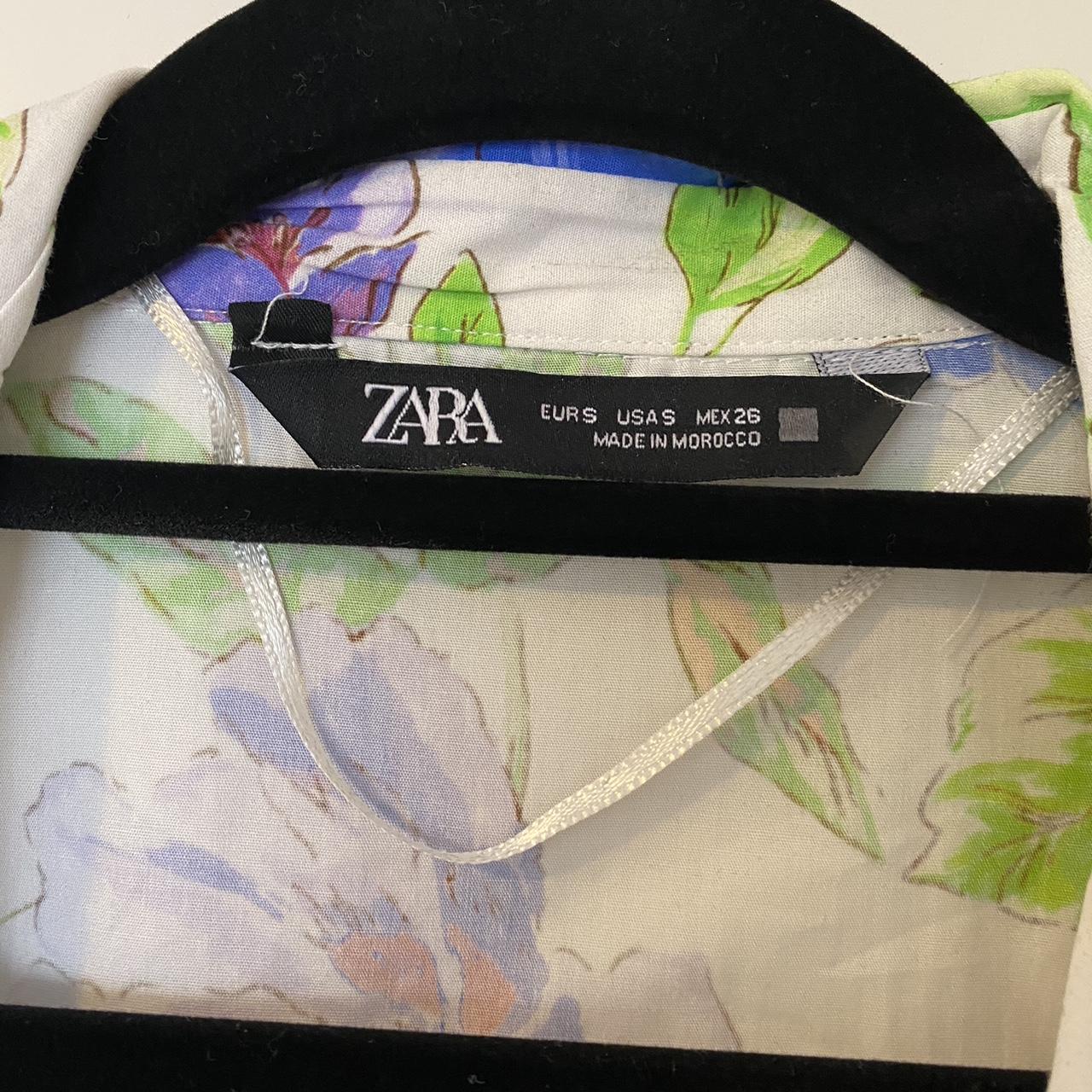 Zara top never wore it but no tags on it size small... - Depop