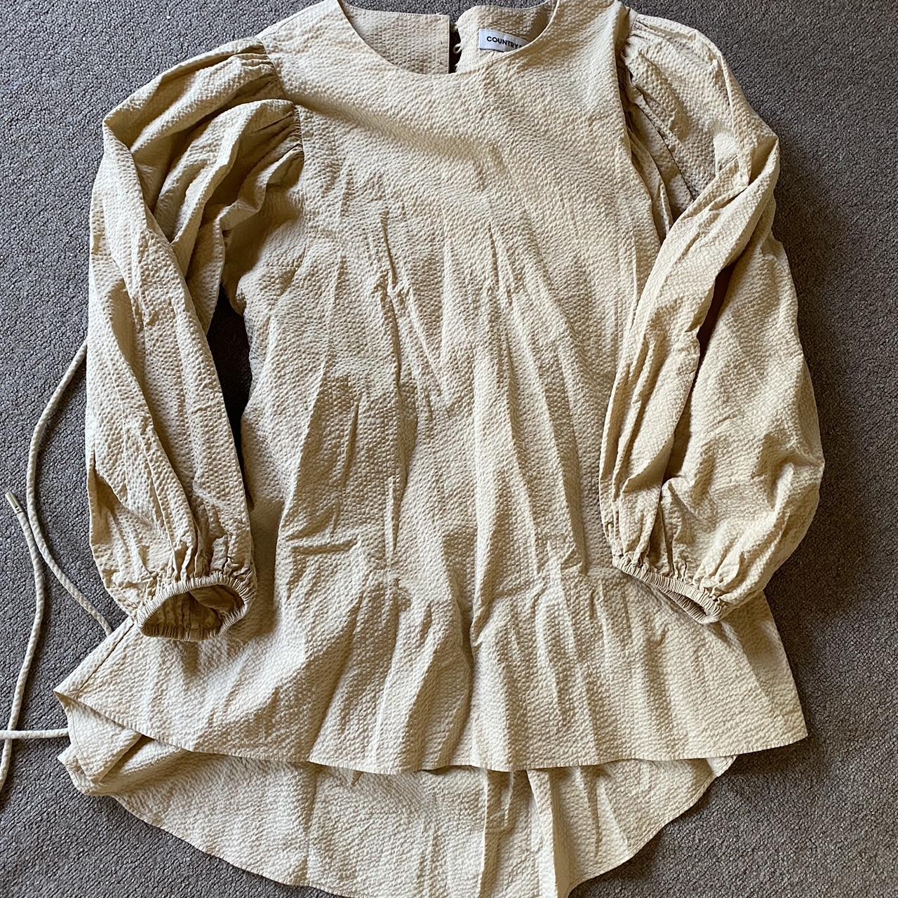 Country road top Really nice on….puff sleeve with... - Depop