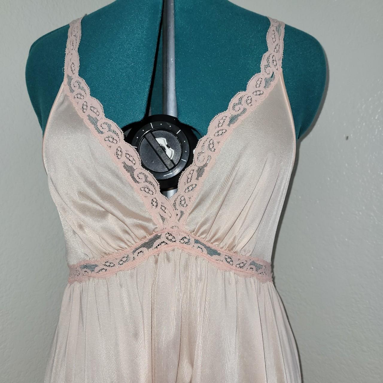 Vintage Olga Woman’s Pastel Orange Nightgown Small... | Depop