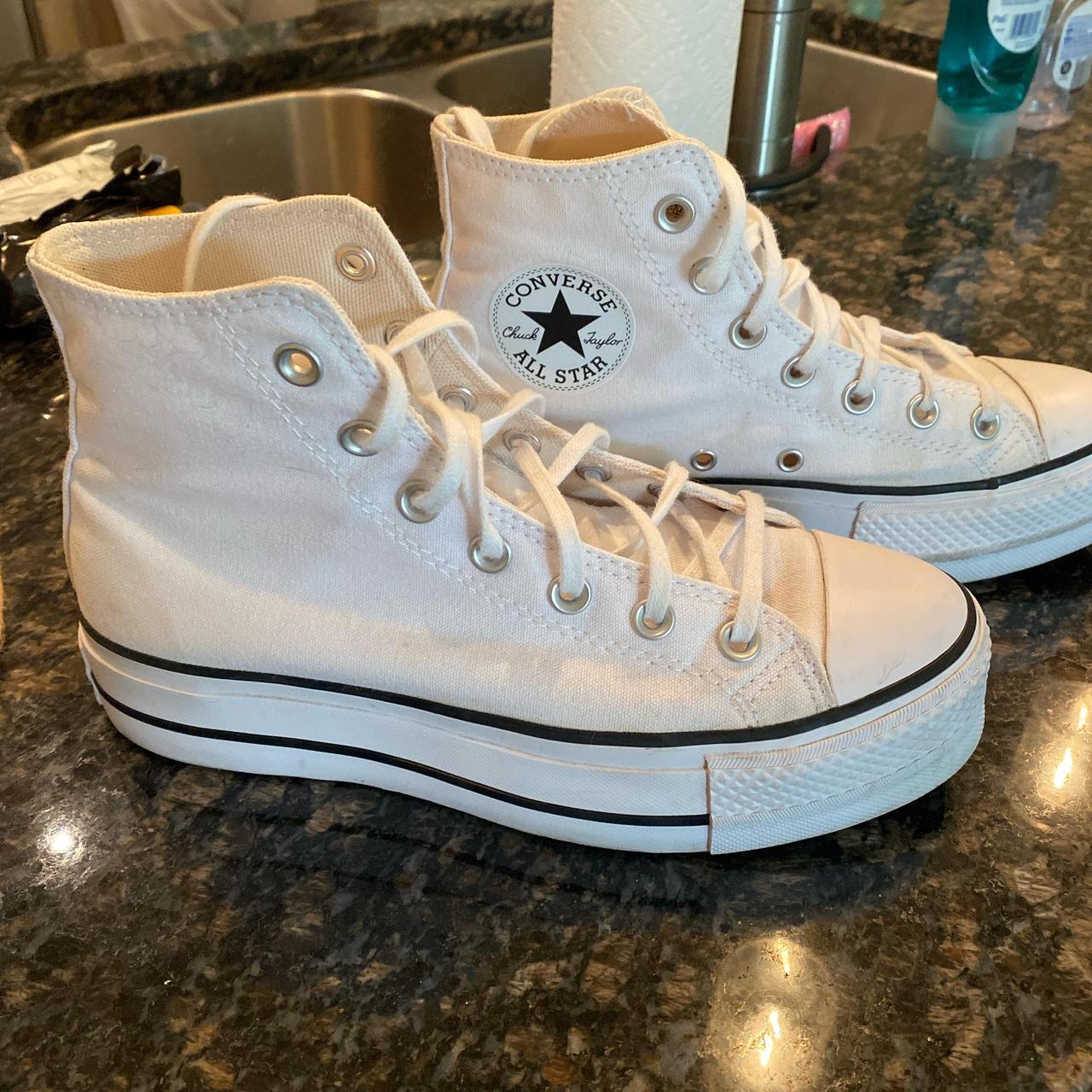 Platform white converse lightly worn - Depop