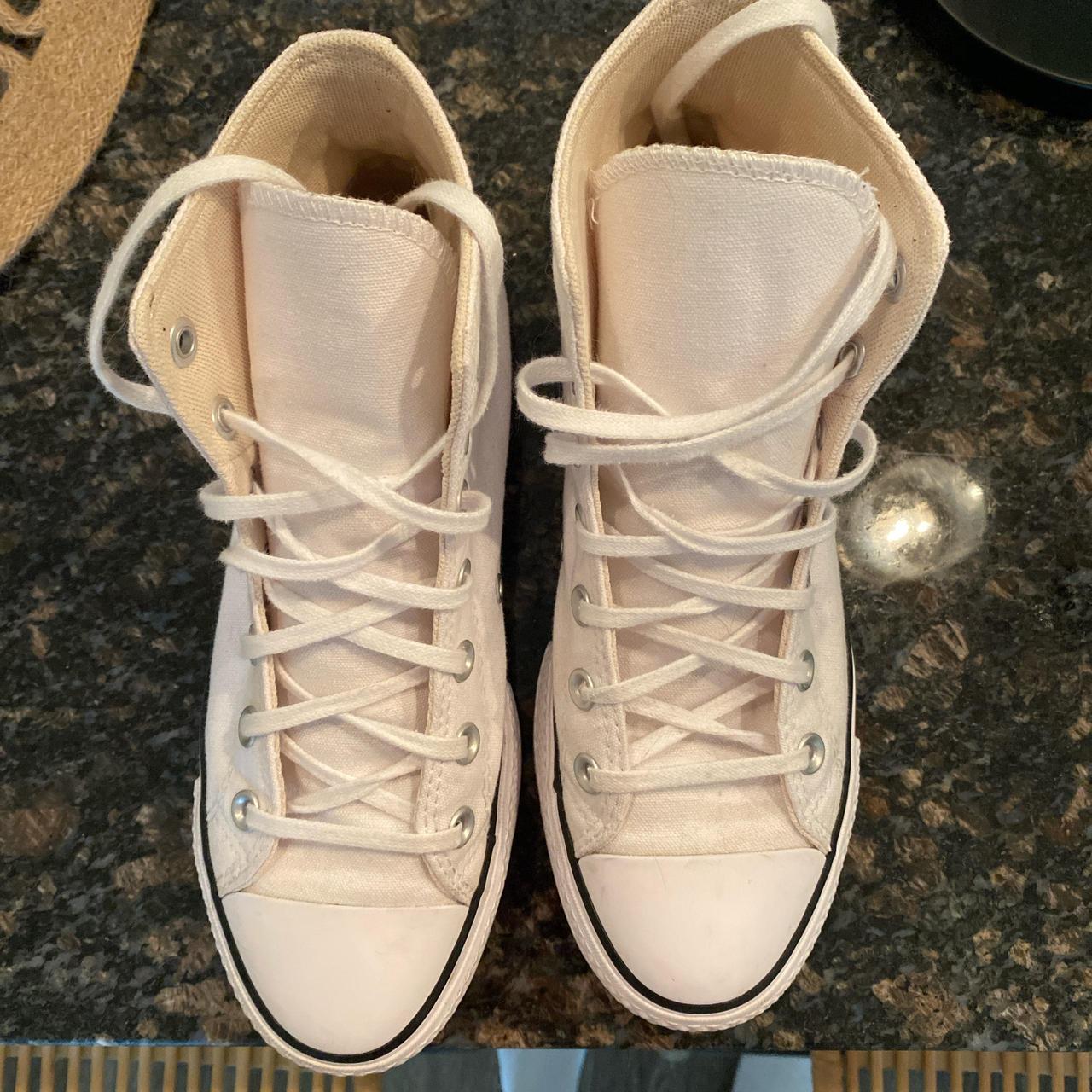 Platform white converse lightly worn - Depop