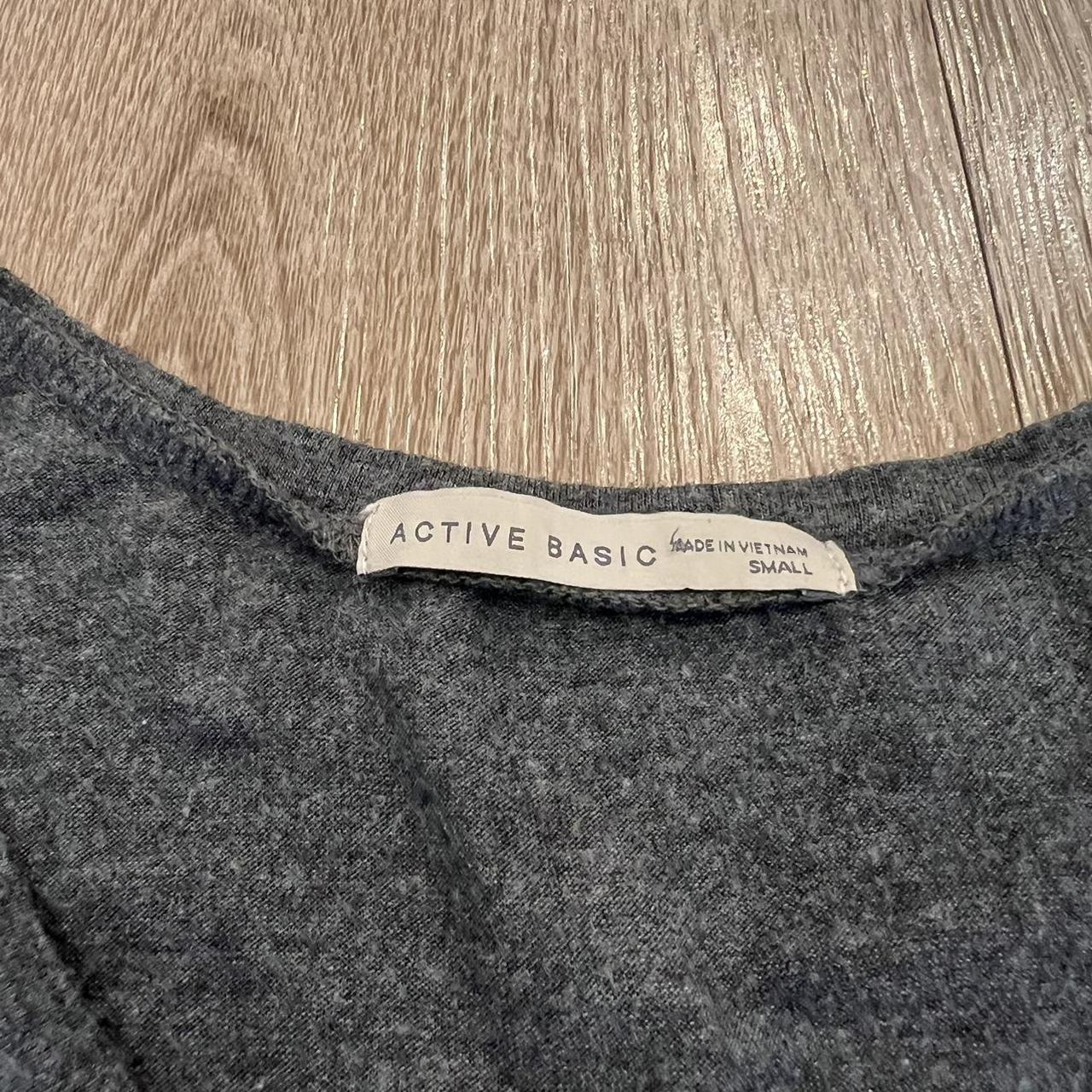 Grey knit t-shirt with pocket - Depop