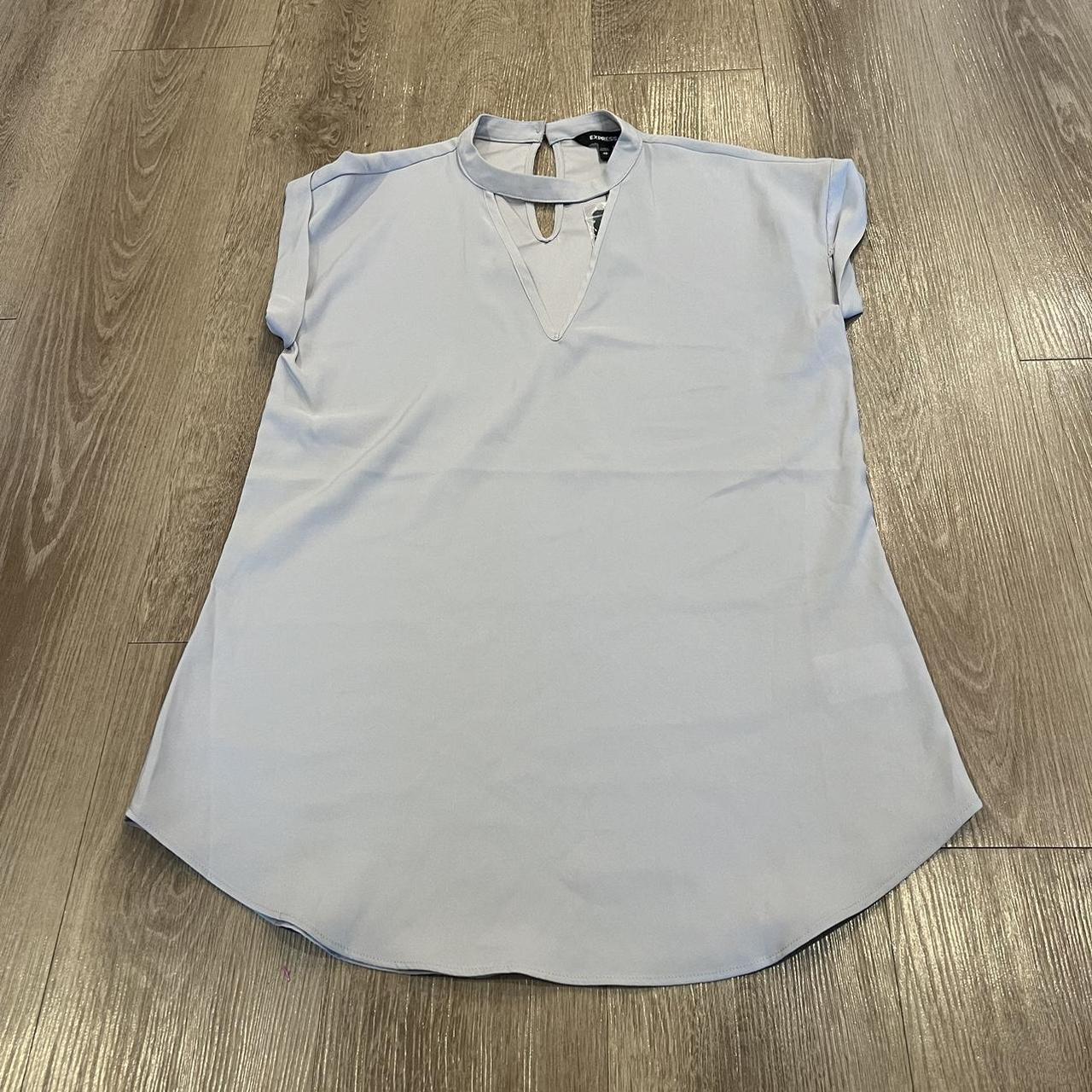 Grey blouse with keyhole from Express - Depop