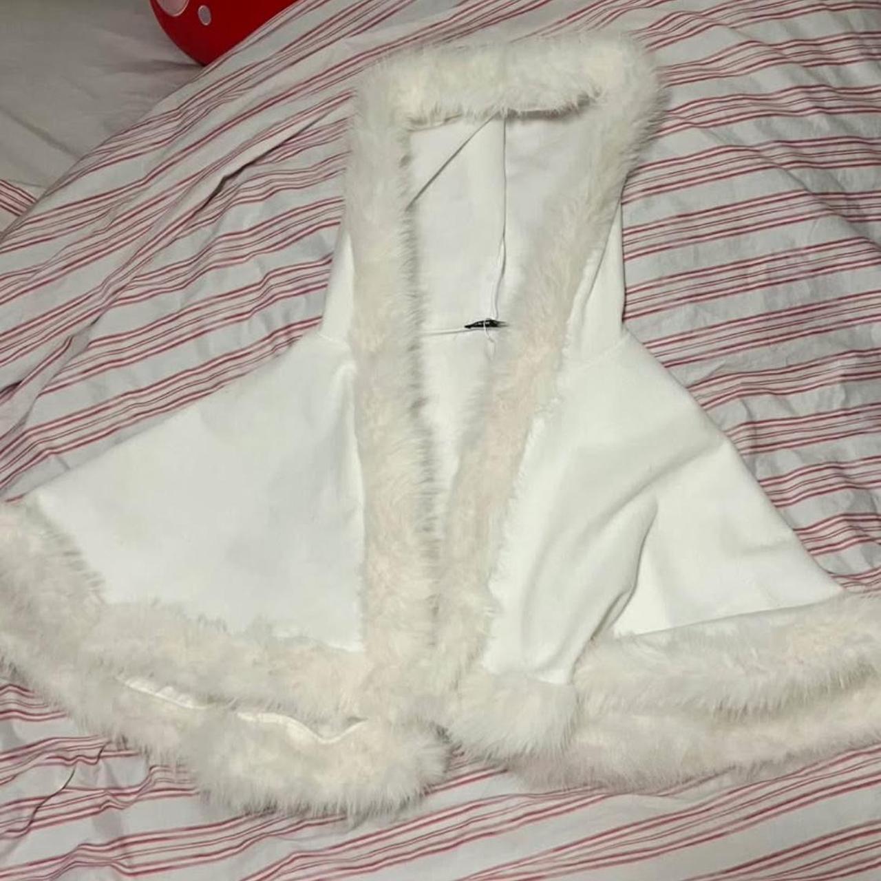 women’s fluffy cloak size large | Depop