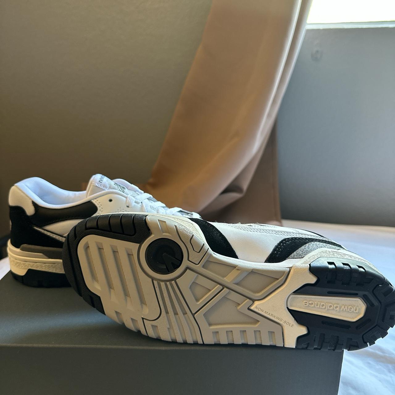 New Balance Women's Black and White Trainers | Depop