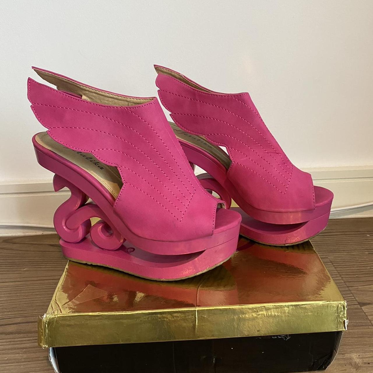 Women's Pink Courts | Depop