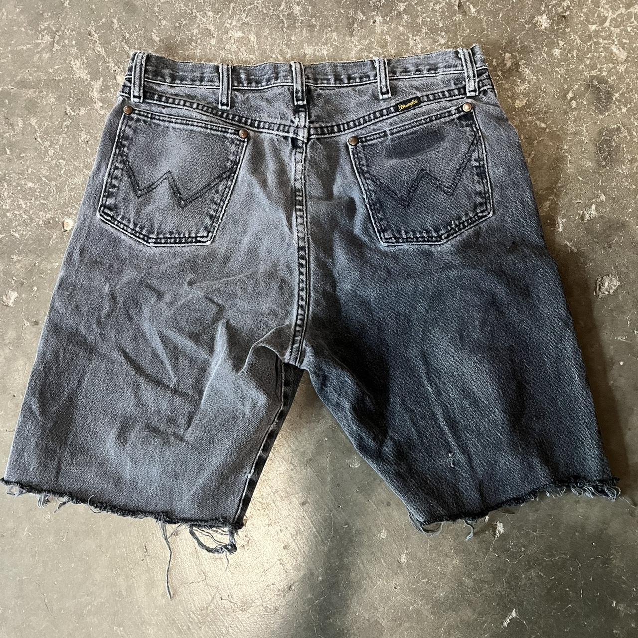 Men’s black wrangler jorts size 31 (fit below the knee) - Depop