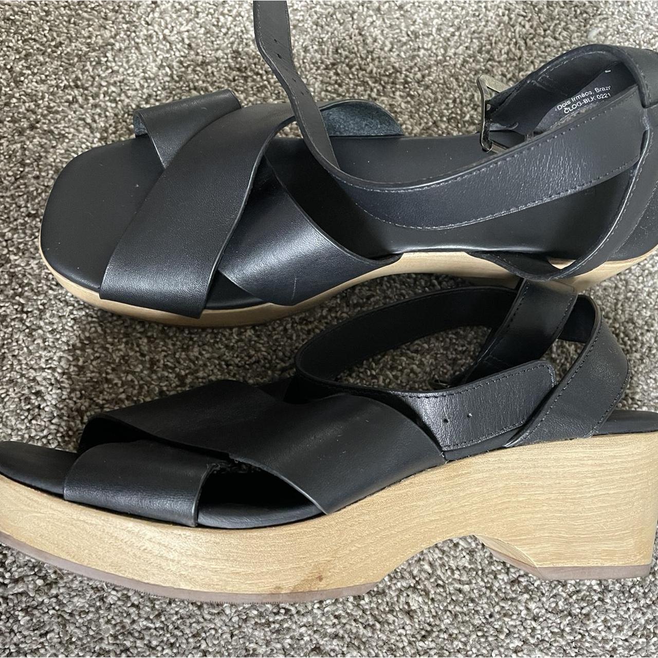 Everlane The Clog Sandal Size 8 in Black Gently... - Depop
