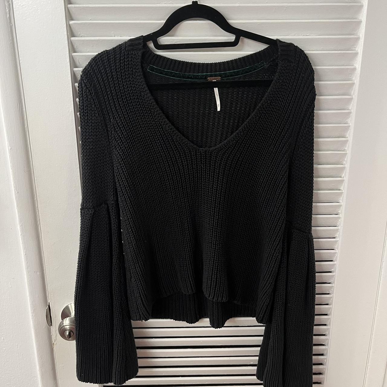 Free People wide arm sweater. Size XS - Depop