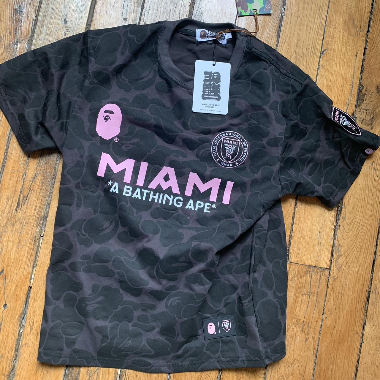 Tee bape x inter miami en tres bon etat - Depop