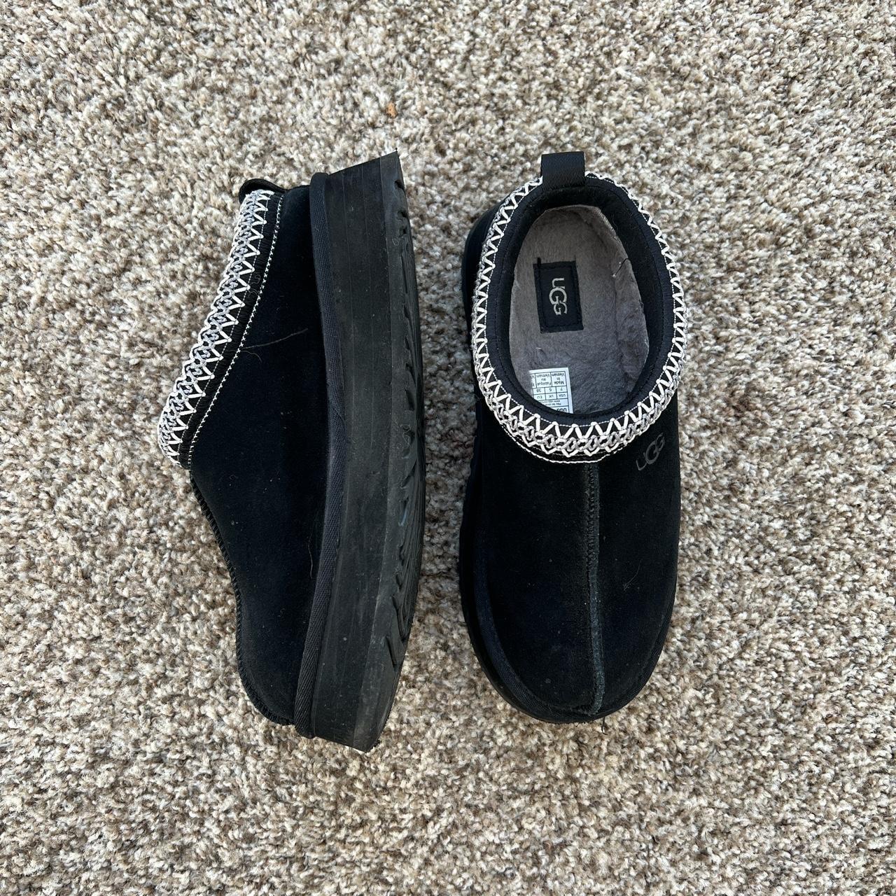 UGG Women's Black and White Slippers | Depop