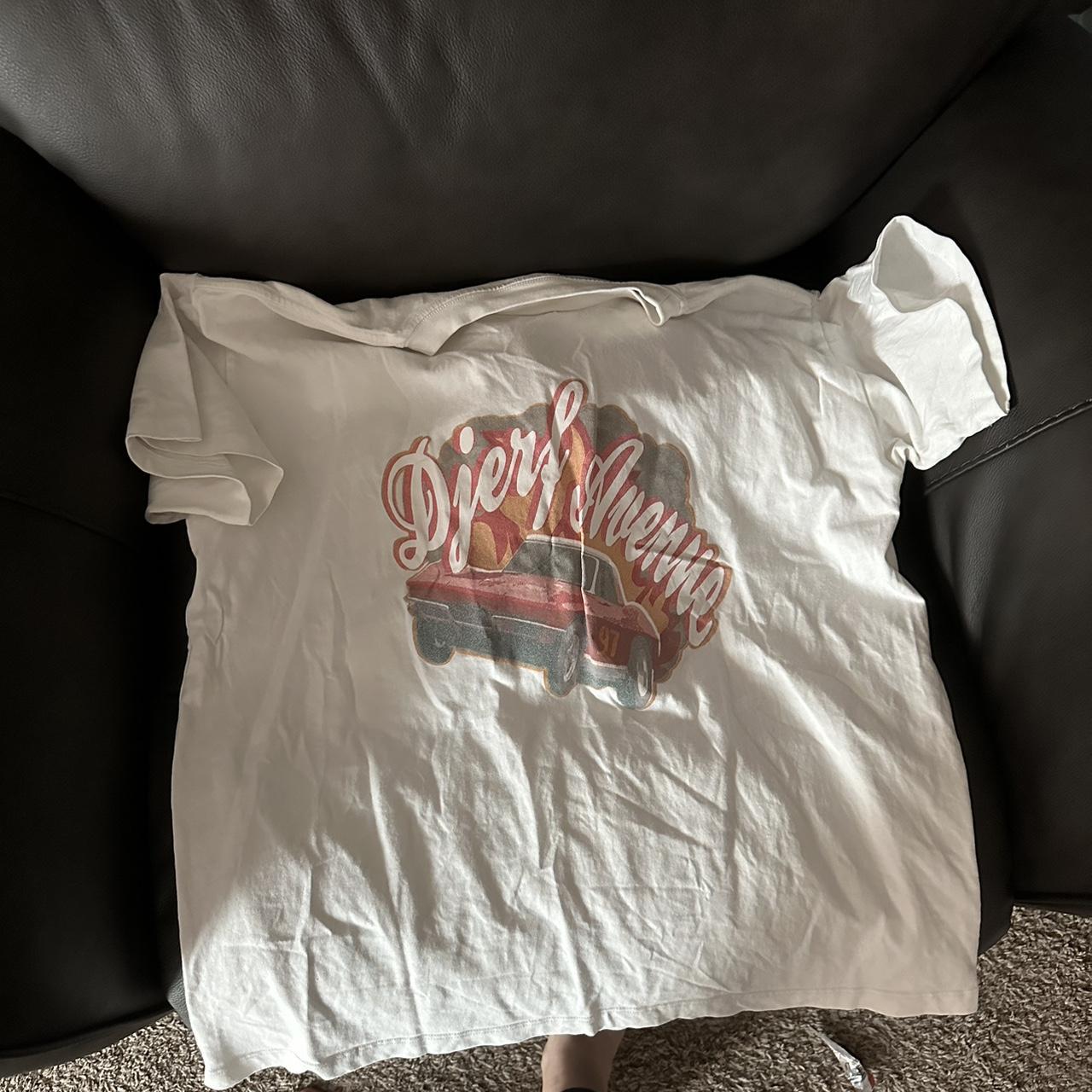 Djerf Avenue Women's Red and White T-shirt | Depop