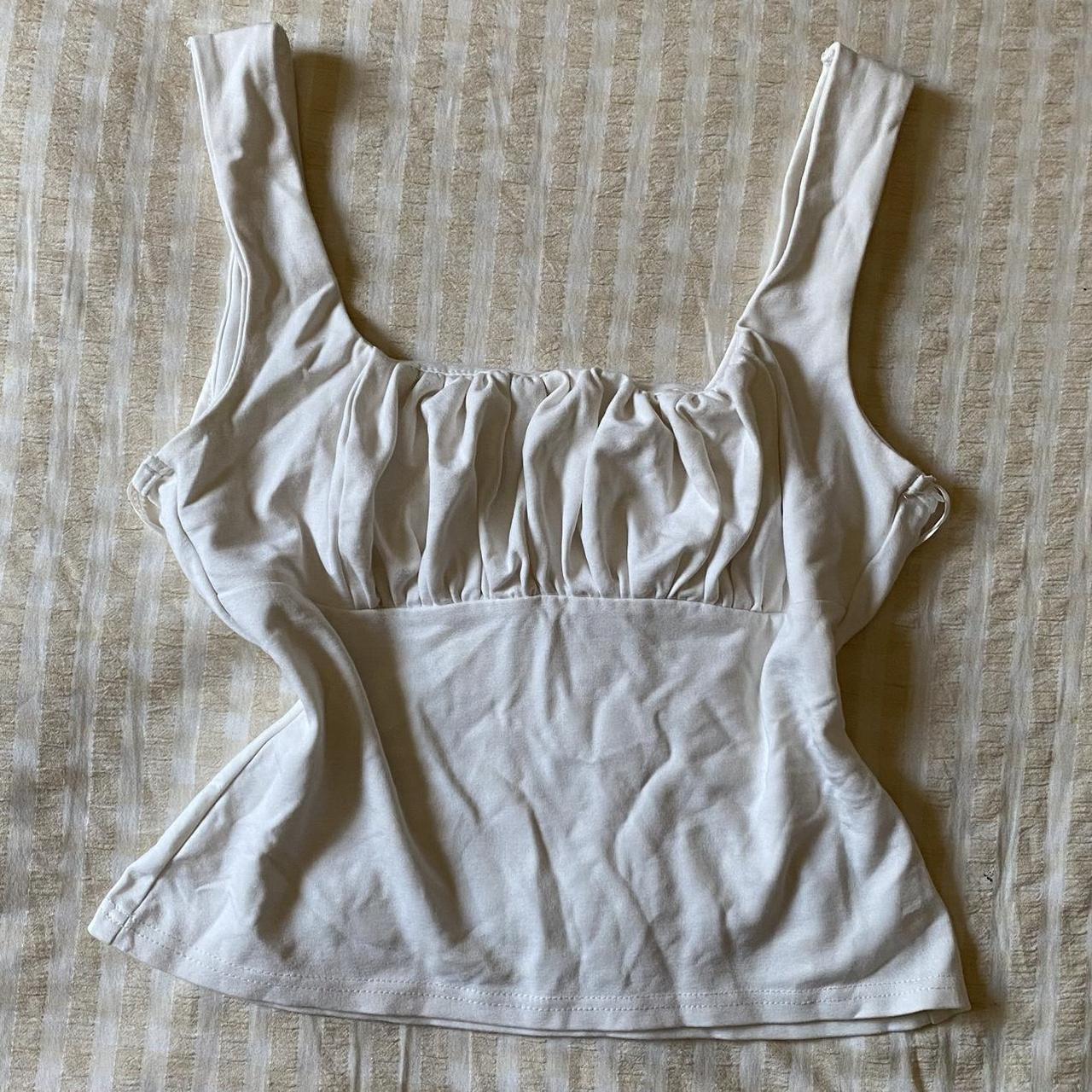 White scrunch top Perfect style for bigger chest... - Depop
