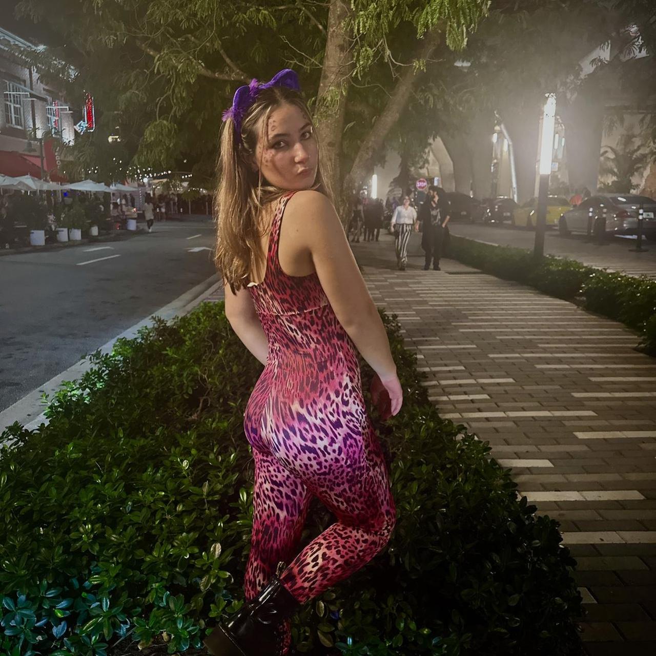 yitty pink body suit size medium - Depop