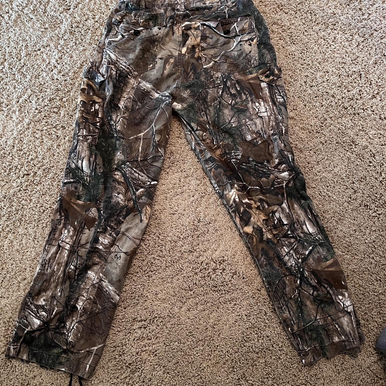 real tree camo pants size large a lil worn, good... - Depop