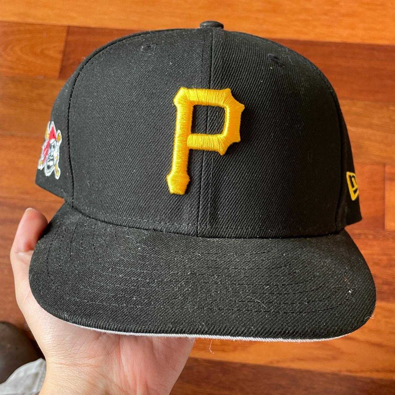 Pirates snapback hat - Depop