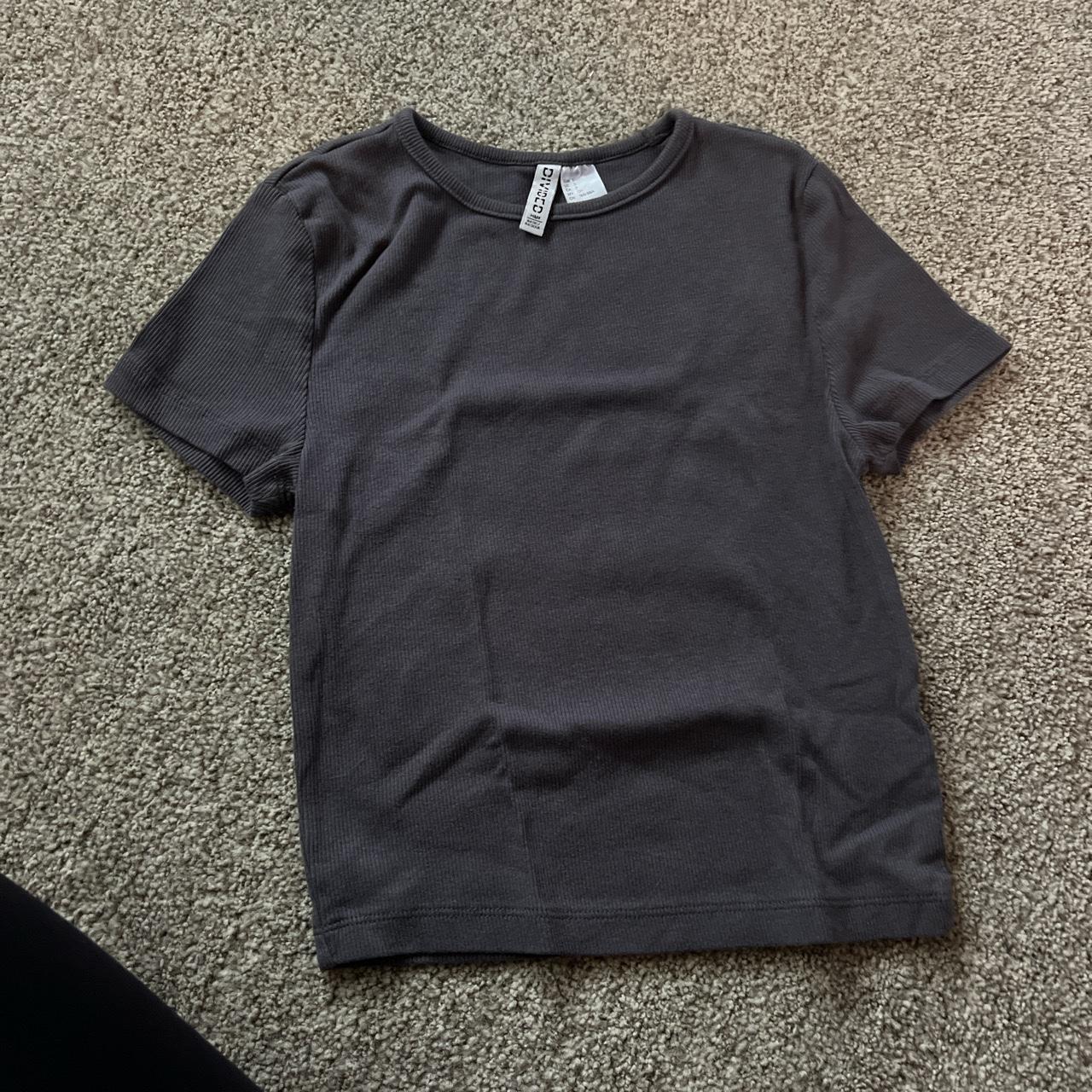 h&m divided basic crop tshirt. worn once. like dark... - Depop