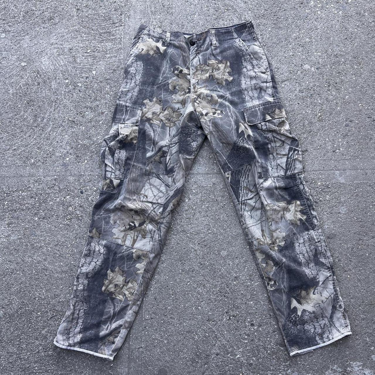 Real Tree Camo Cargo Pants Size Adult Medium (31-35... - Depop