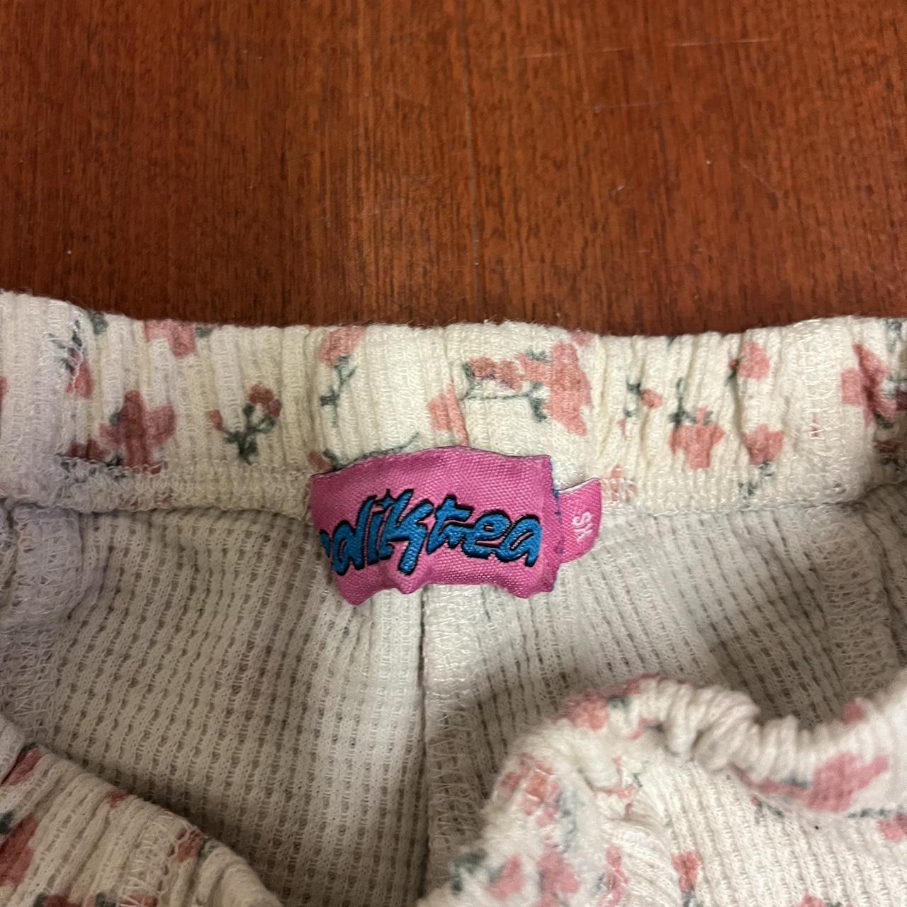 edikted waffle knit flower set 💝 Adorable and in... - Depop