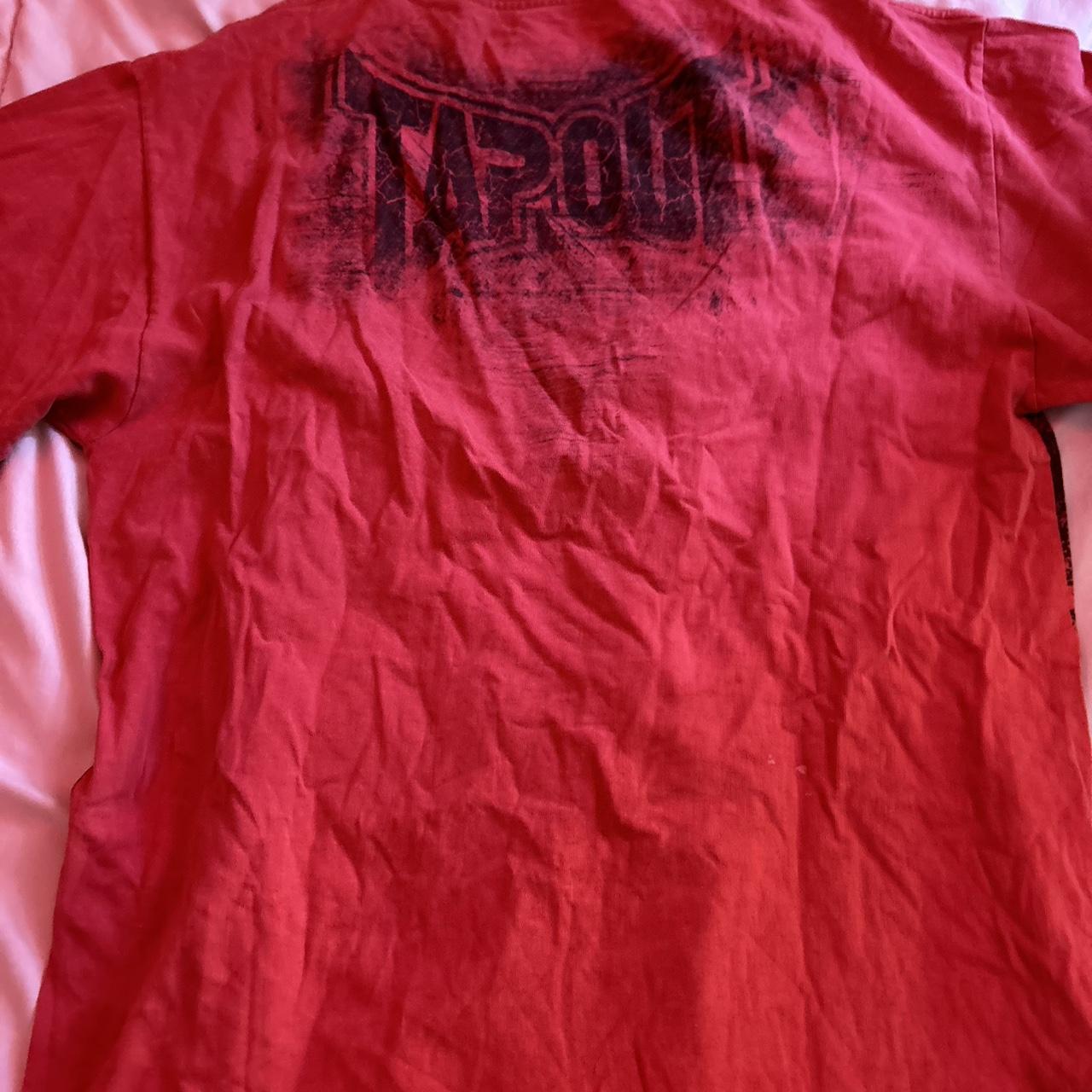 Large red y2k Tapout tee - Depop