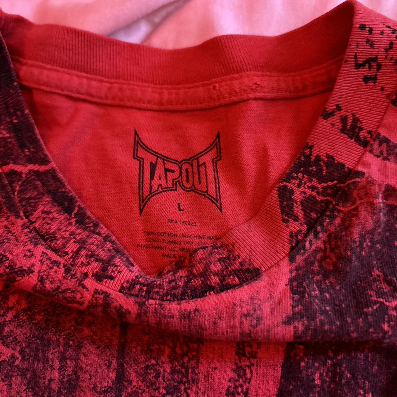 Large red y2k Tapout tee - Depop