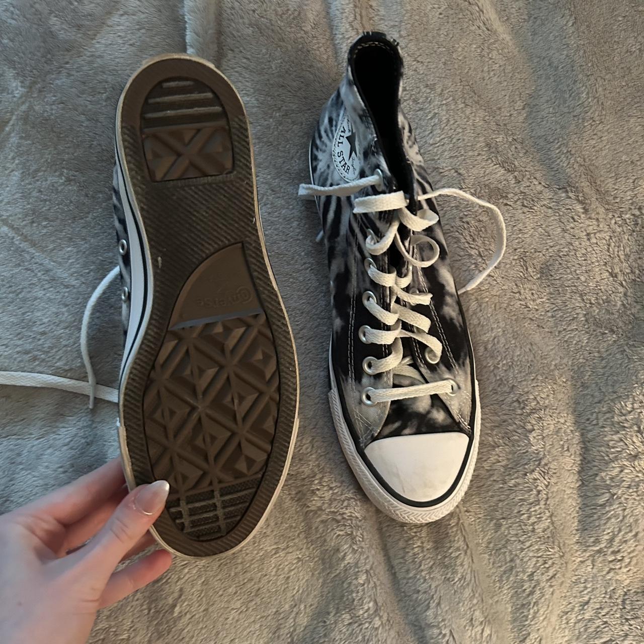 Barely worn converse. Fun pattern. Mens 7, womens 9.... - Depop