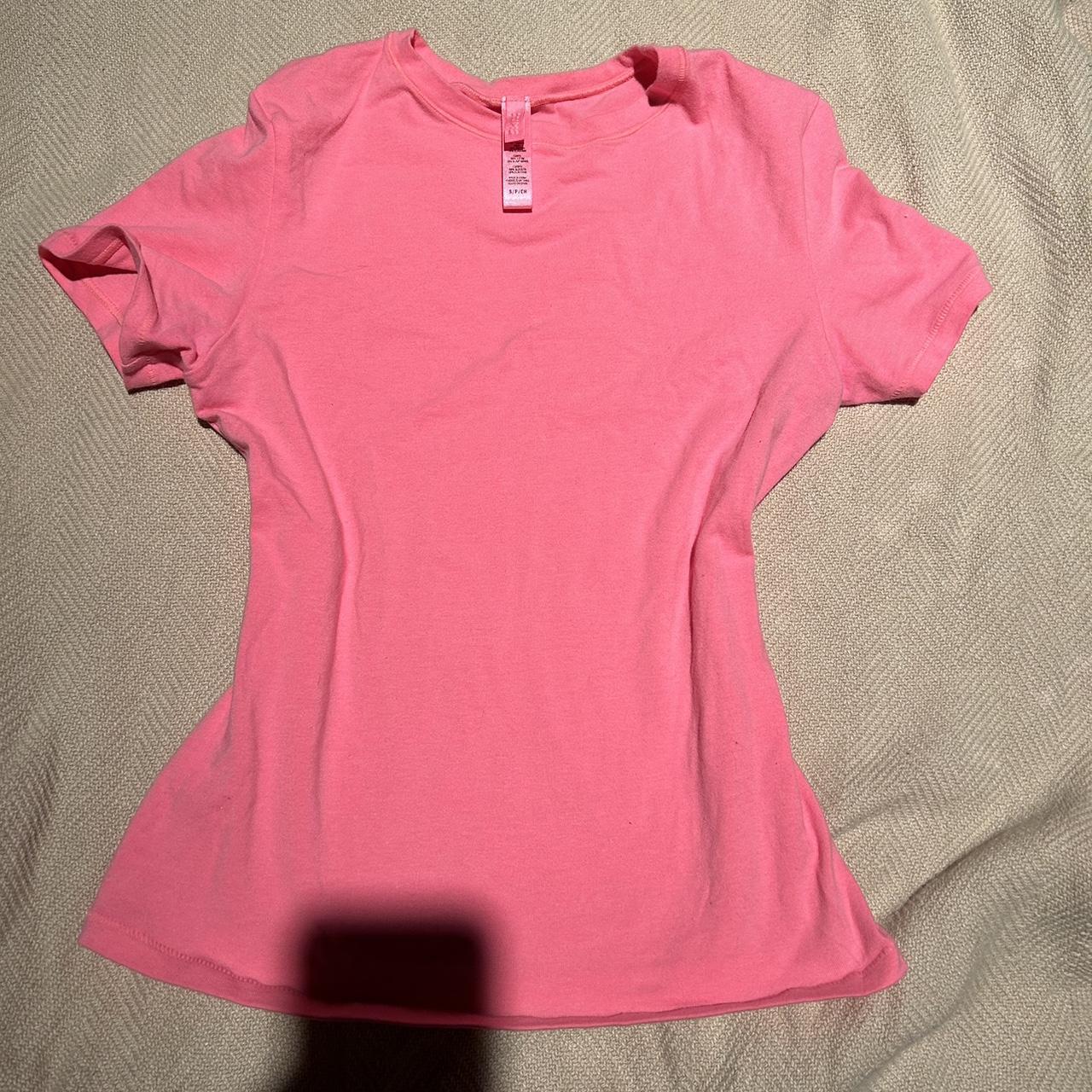 Skims sugar pink tee in size small If you can plz... - Depop